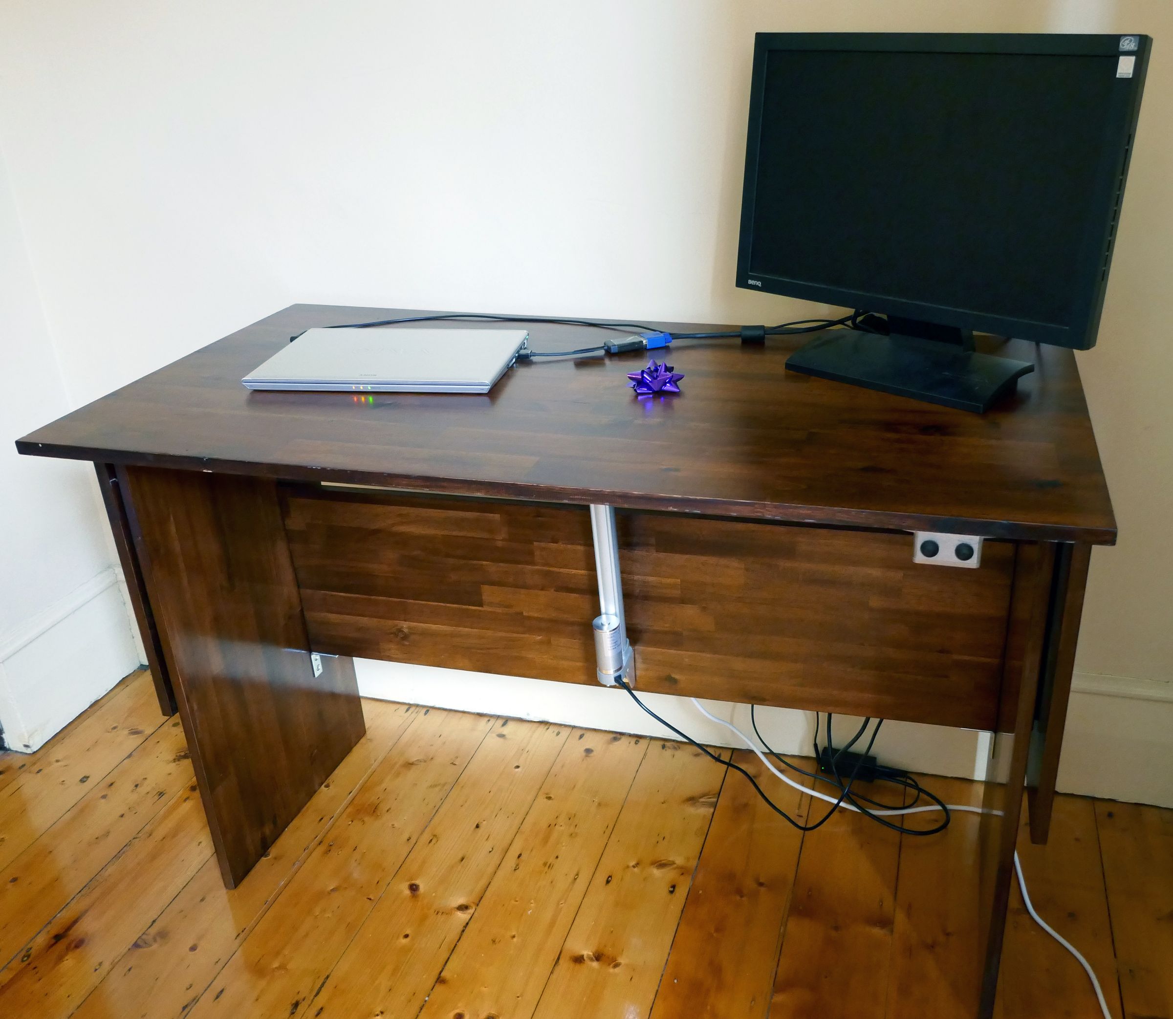 Automatic Sit/Stand Desk : 14 Steps (with Pictures) - Instructables