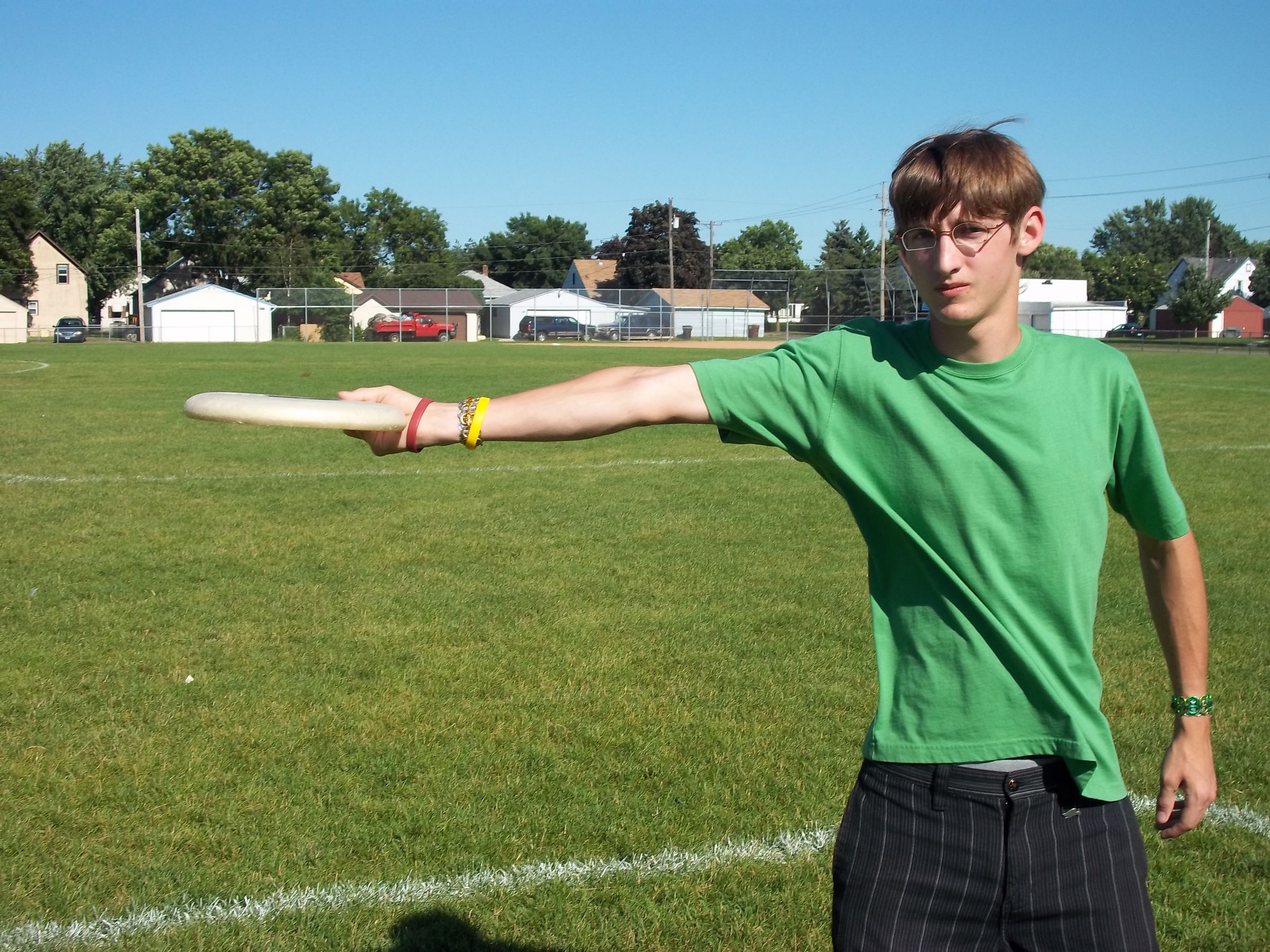 Funky McGroovy Frizbee Throwing Guide : 9 Steps (with Pictures ...