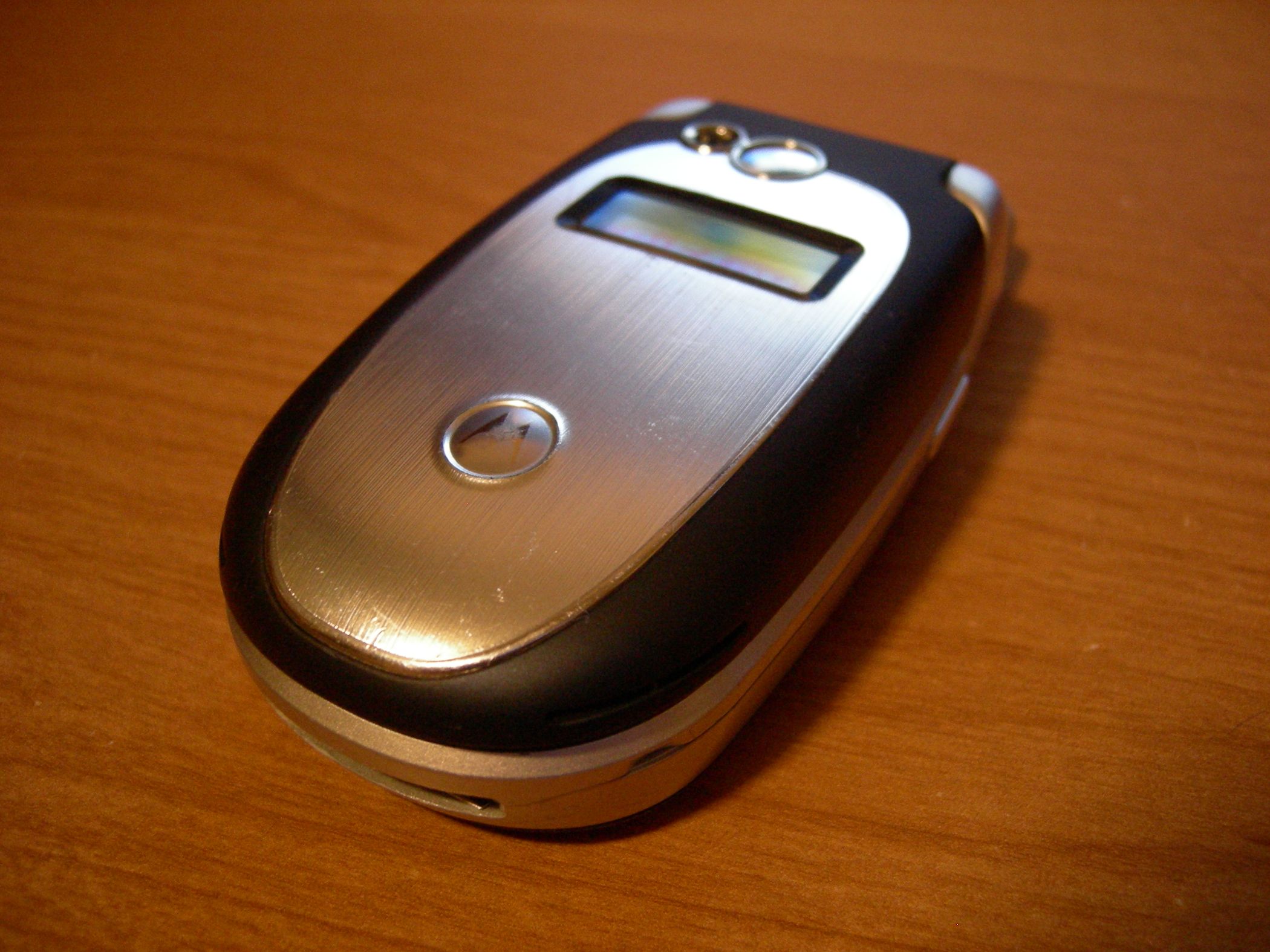 Fix the Earpiece of Your Motorola V551 Phone. : 7 Steps - Instructables