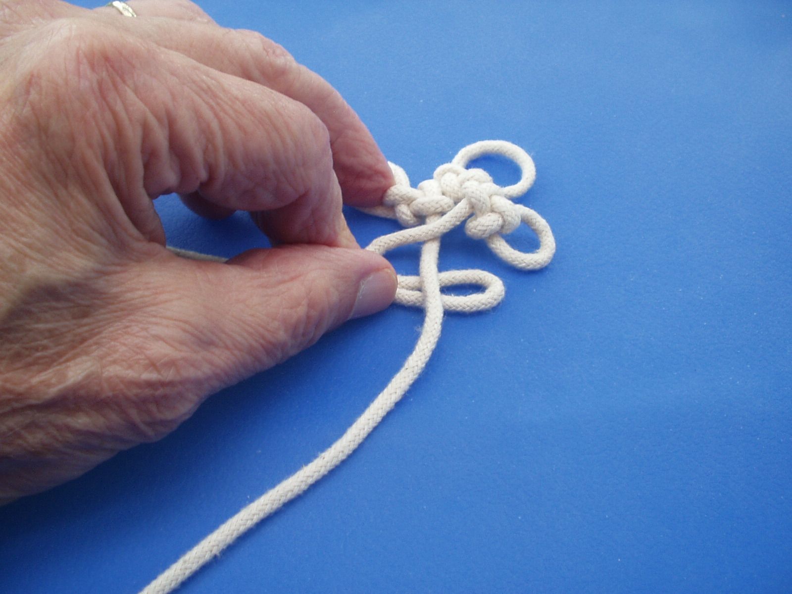 Chinese Crown Knot Cross : 18 Steps - Instructables