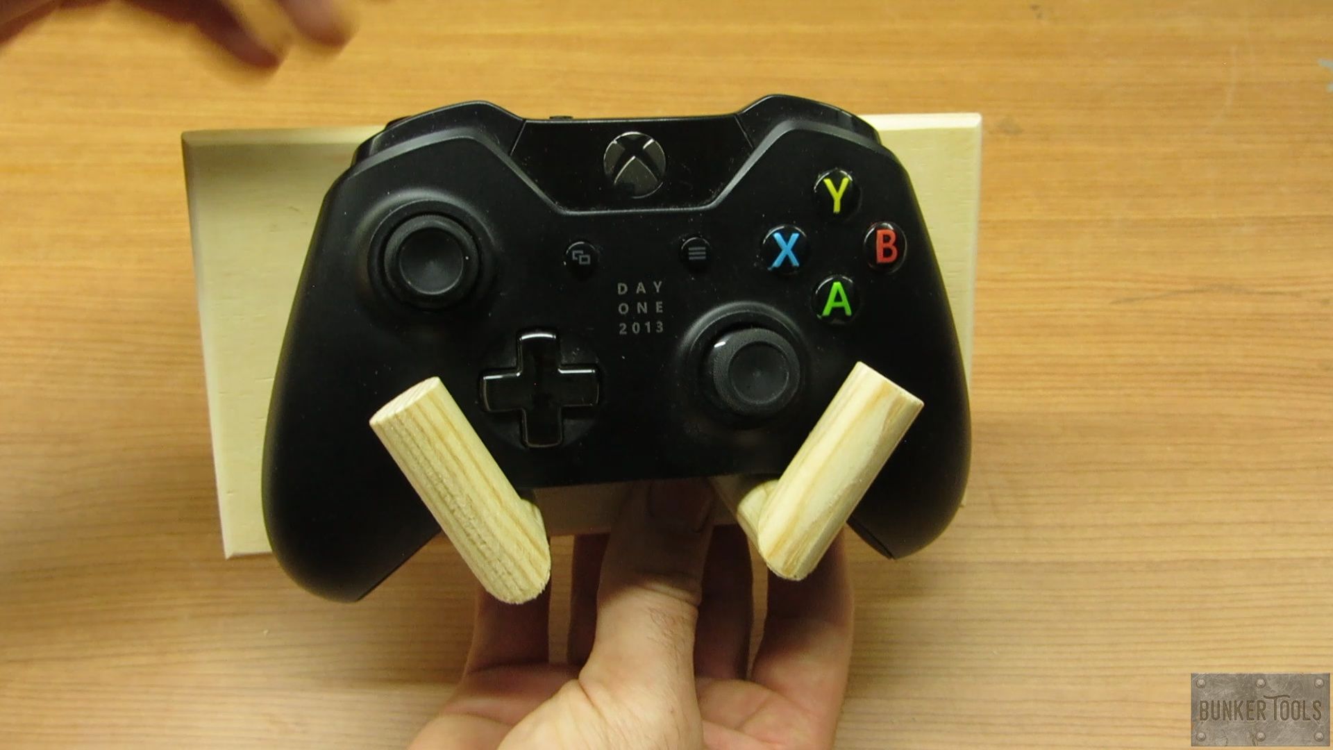 Wooden Controllers Wall Mount for Ps4 & Xbox One : 7 Steps - Instructables