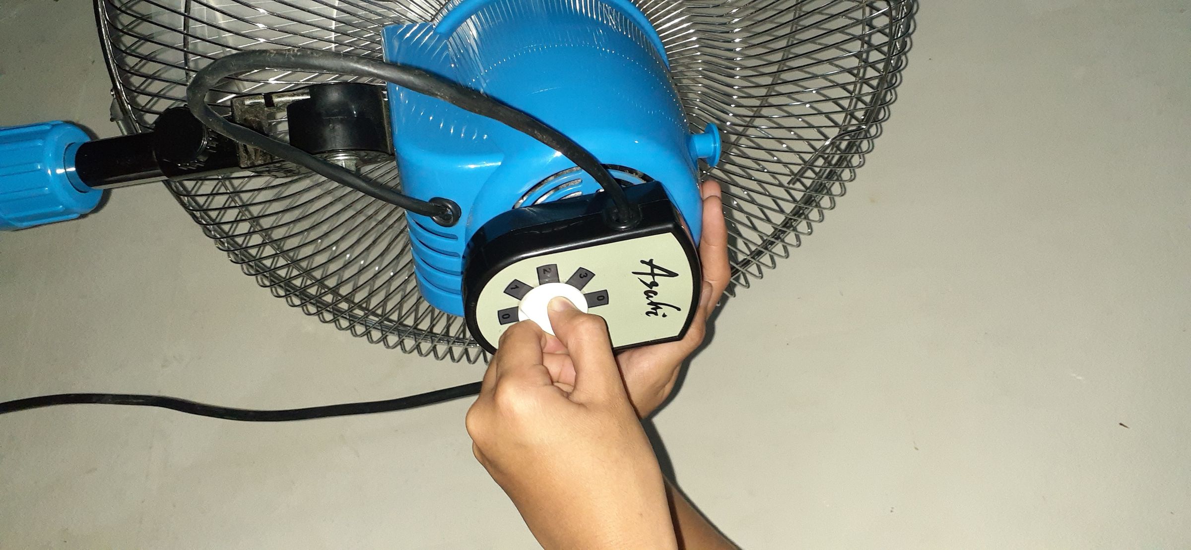 How to Assemble a Pedestal Electric Fan? : 12 Steps - Instructables