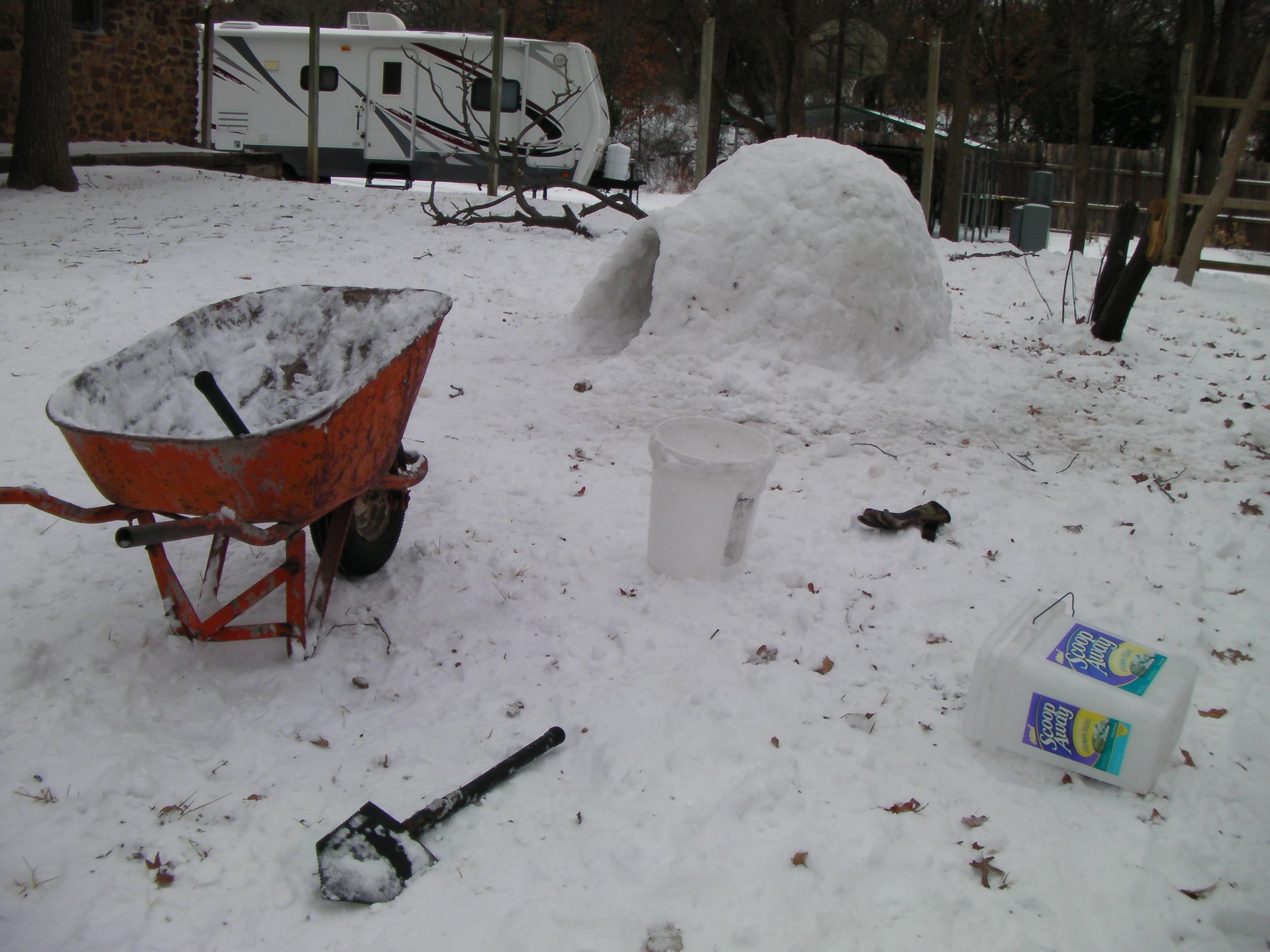 How to Make a Backyard Igloo With Powdery Snow : 5 Steps (with Pictures ...