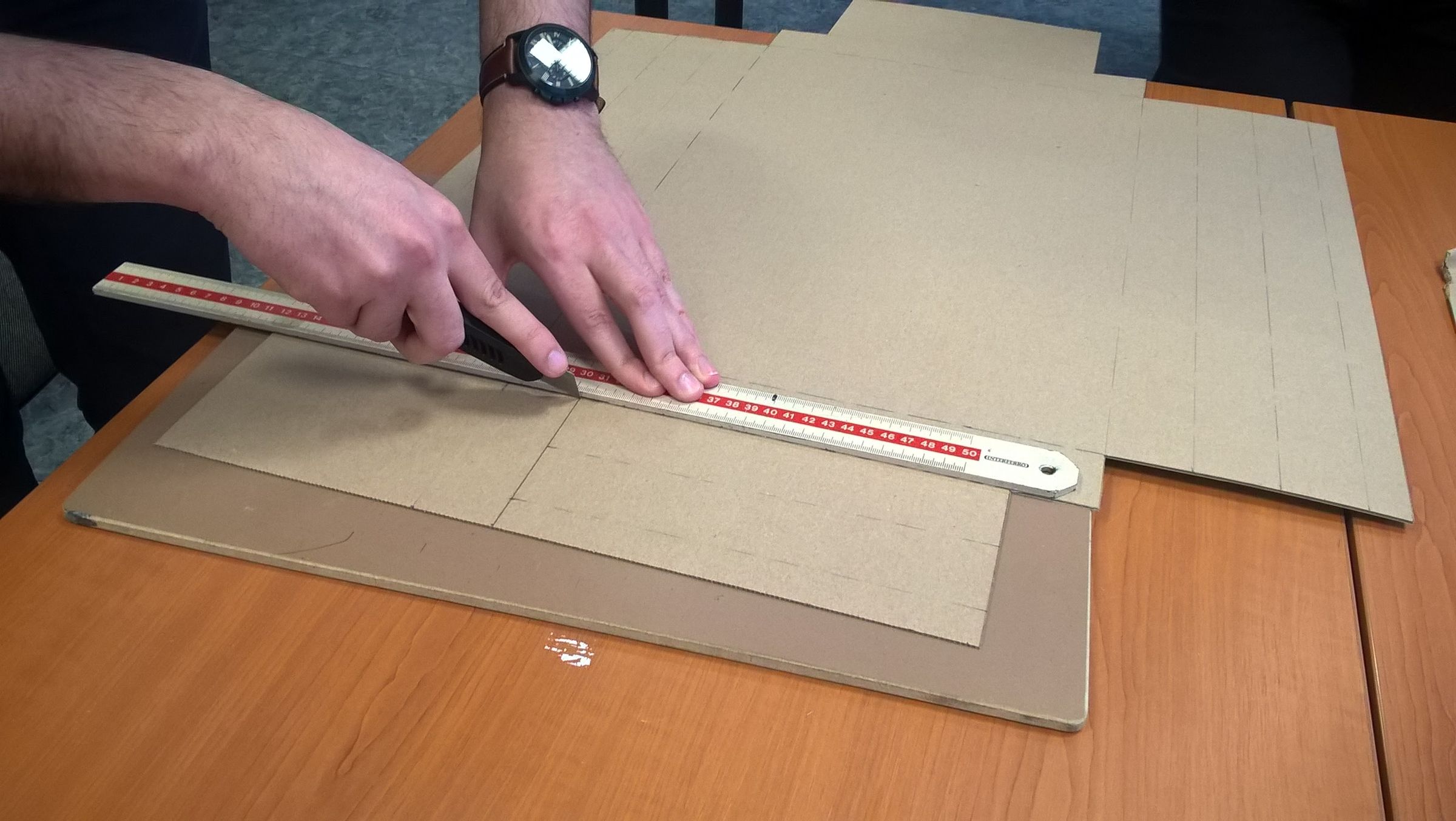 Cardboard Laptop Desk : 9 Steps (with Pictures) - Instructables