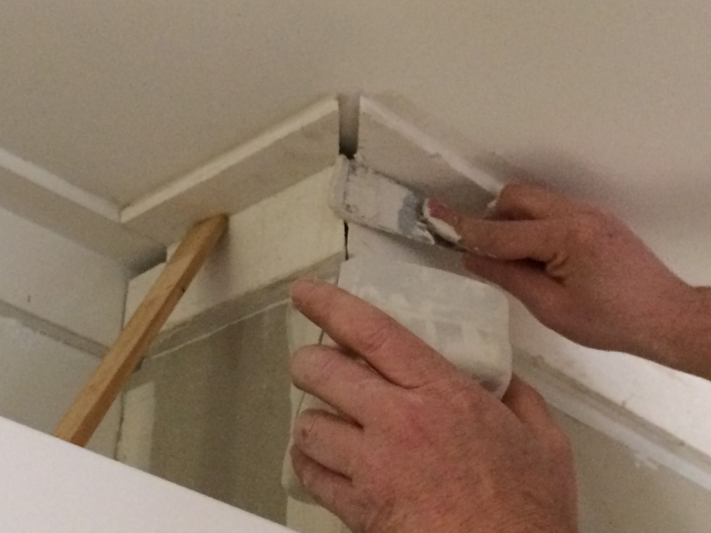 Try Your Hand at Installing Cornice : 5 Steps (with Pictures ...