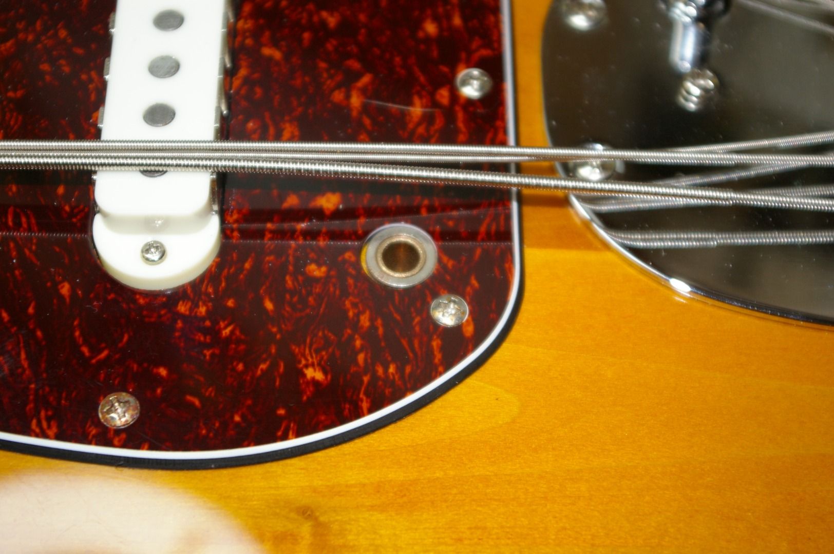 Fender Squier Bass VI – Fixing Tone, Tuning and Intonation : 4 Steps ...
