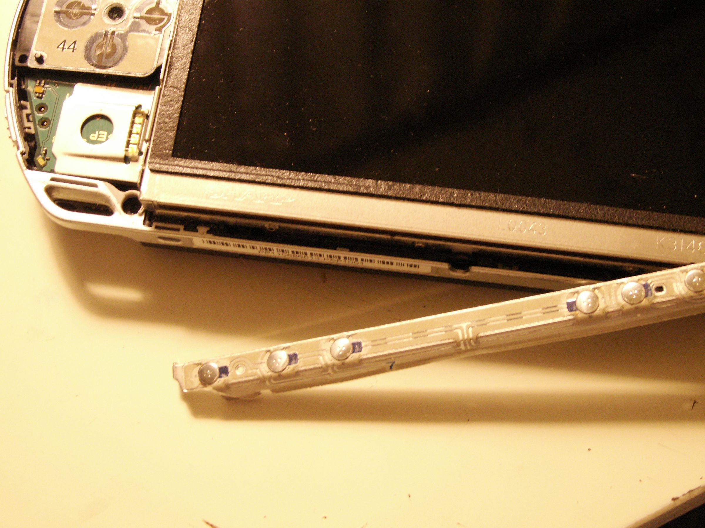 Replacing PSP 1000 Screen : 9 Steps - Instructables