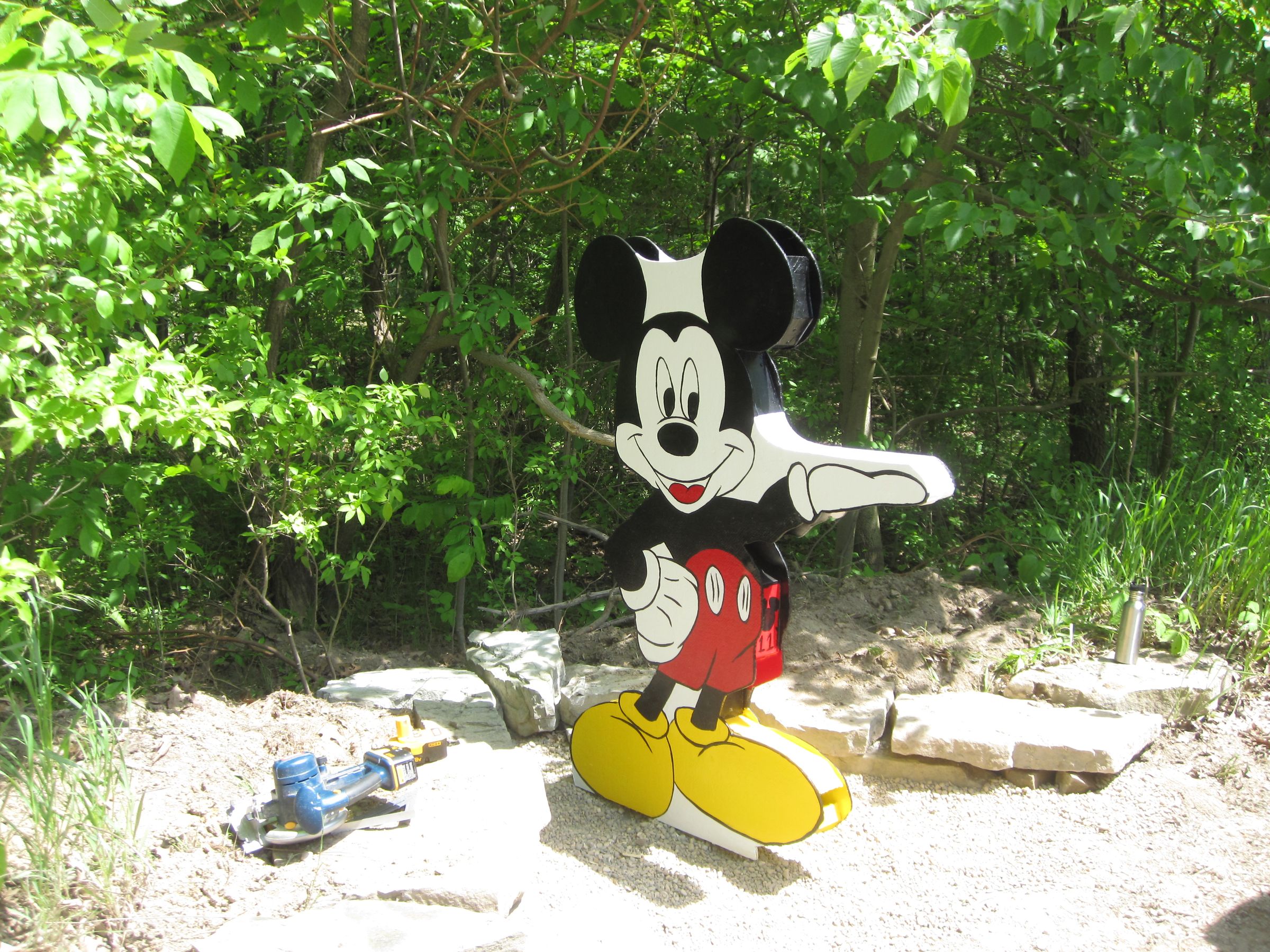 Mickey Mouse Holding Your Mailbox : 10 Steps (with Pictures ...
