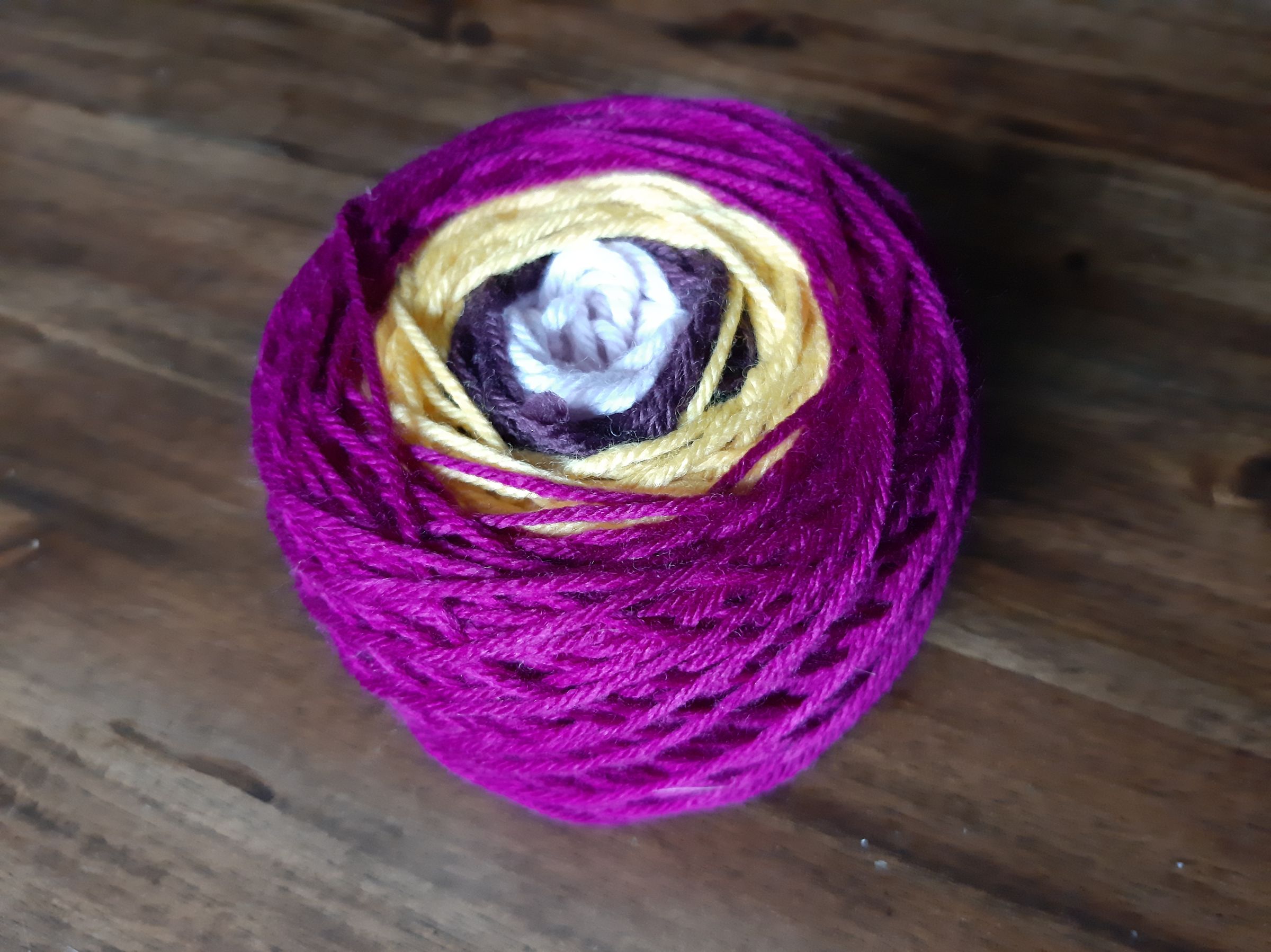 Magic Yarn Ball: Joining Scraps Without Knots : 5 Steps (with Pictures ...