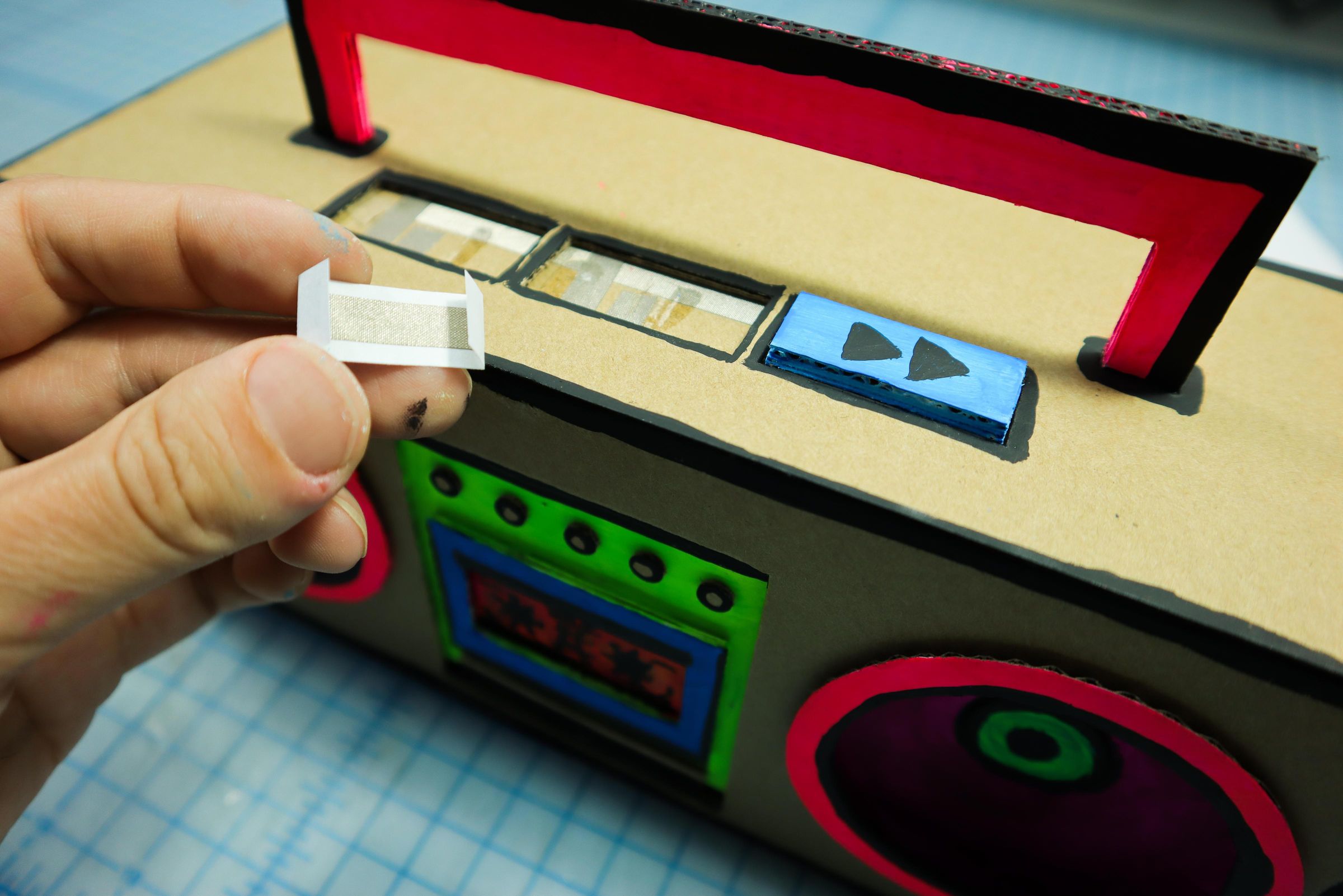 MP3 Playing 90's BoomBox : 18 Steps (with Pictures) - Instructables