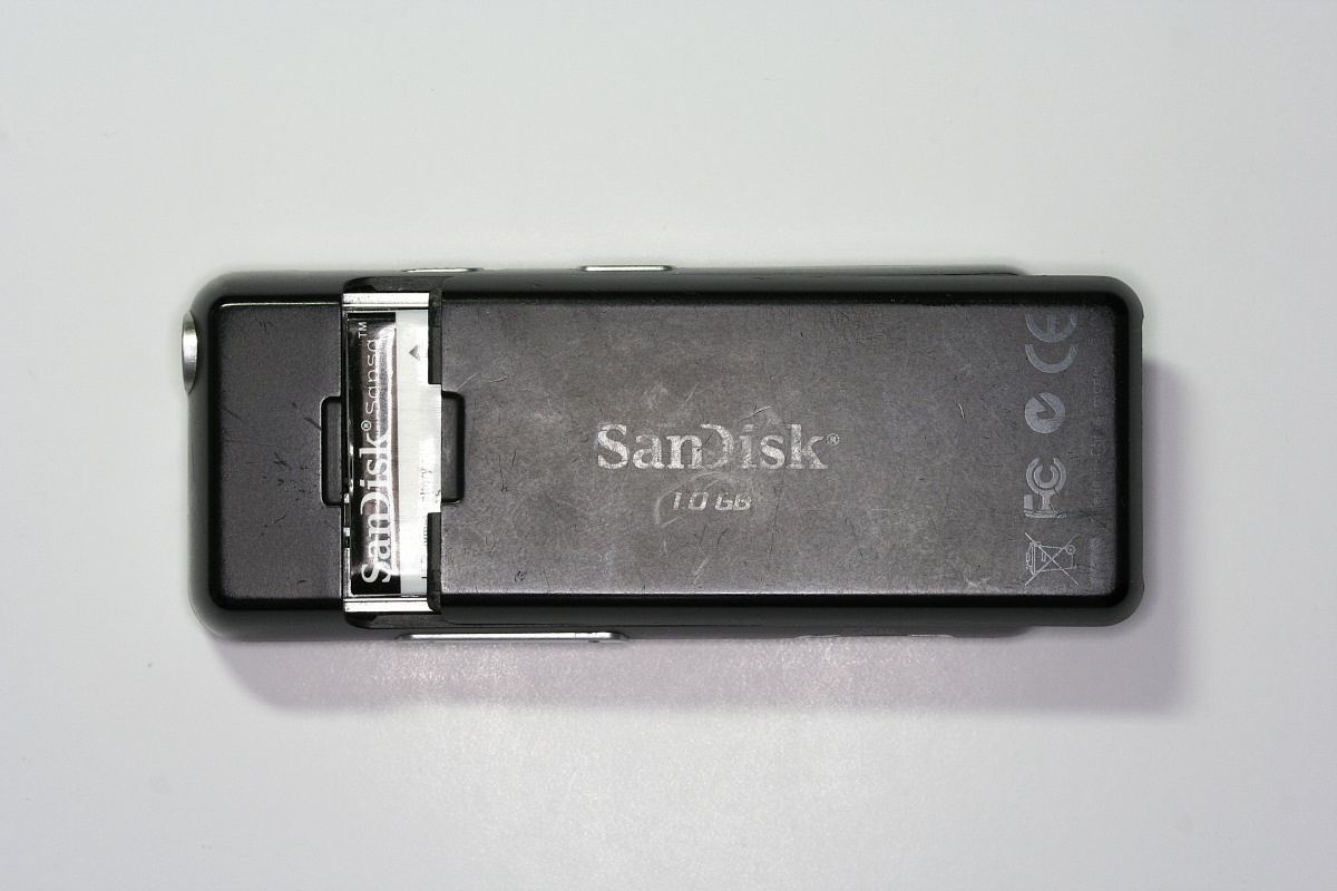 Replacing the Stereo Jack on Sansa C200 Series : 6 Steps - Instructables