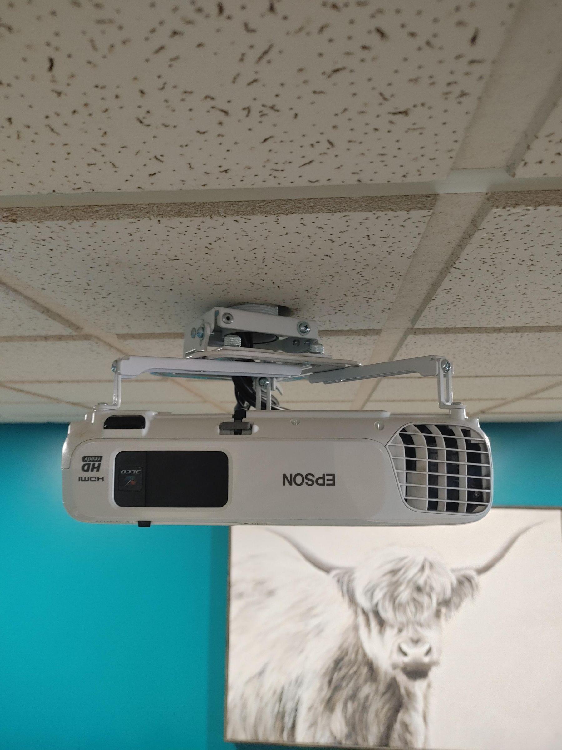 Paint on Projection Screen : 4 Steps (with Pictures) - Instructables