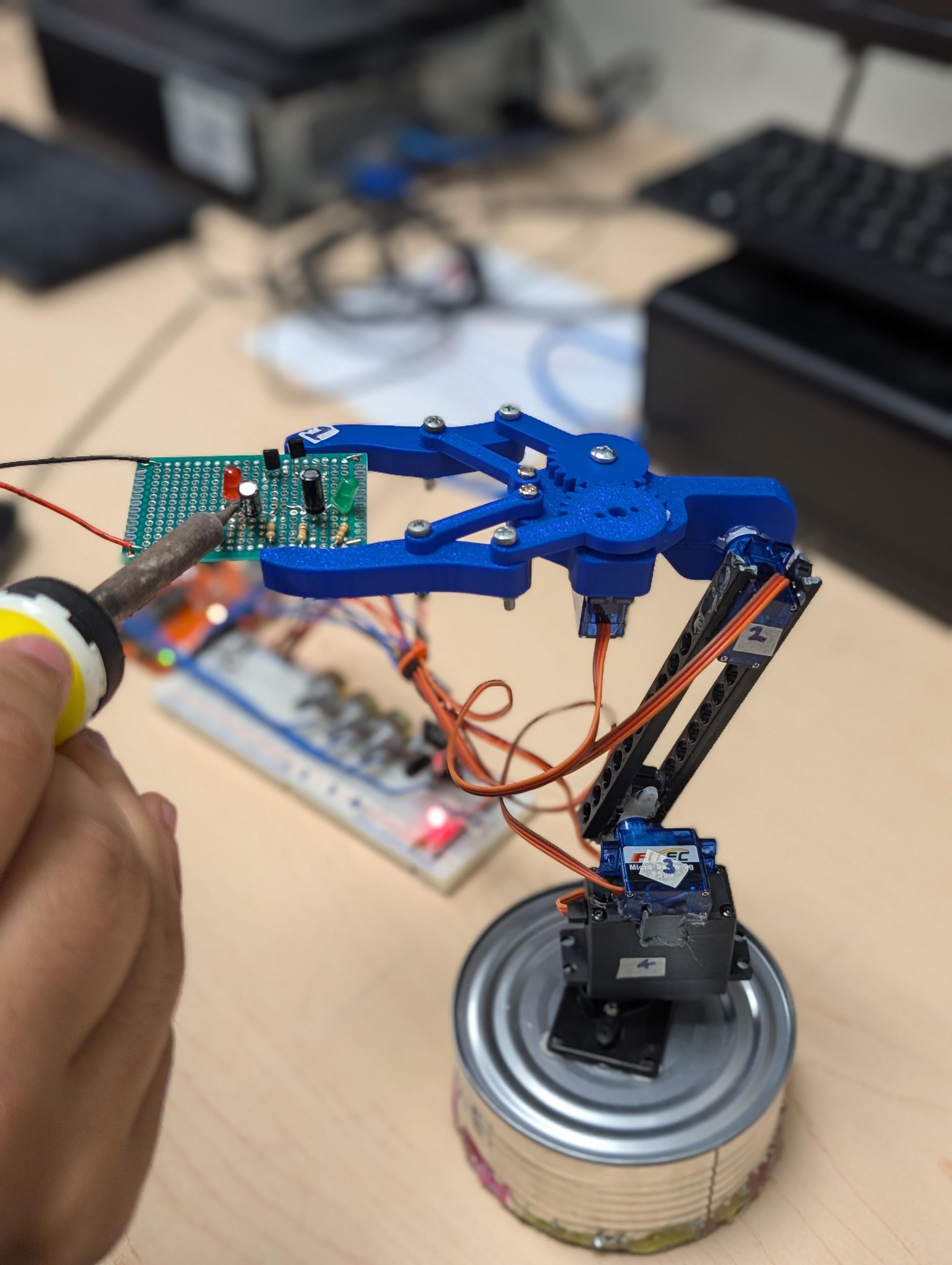 Dum-E (Build Guide) : 8 Steps - Instructables