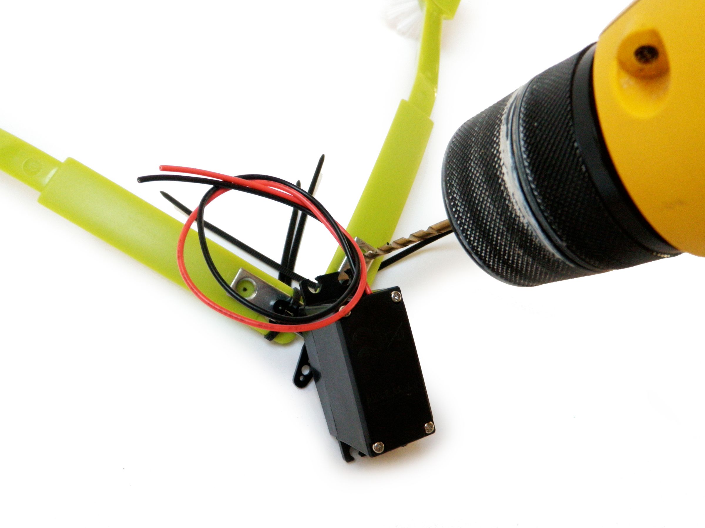 Simple Bots: Skitter : 20 Steps (with Pictures) - Instructables