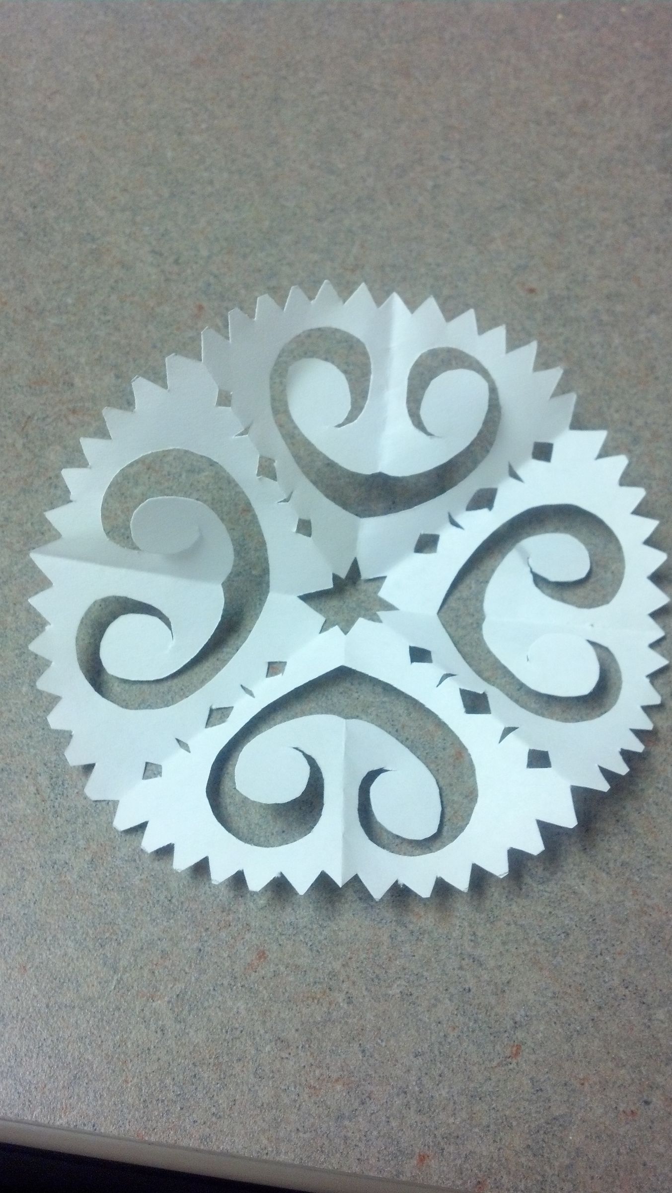 Round Paper Snowflakes : 5 Steps - Instructables