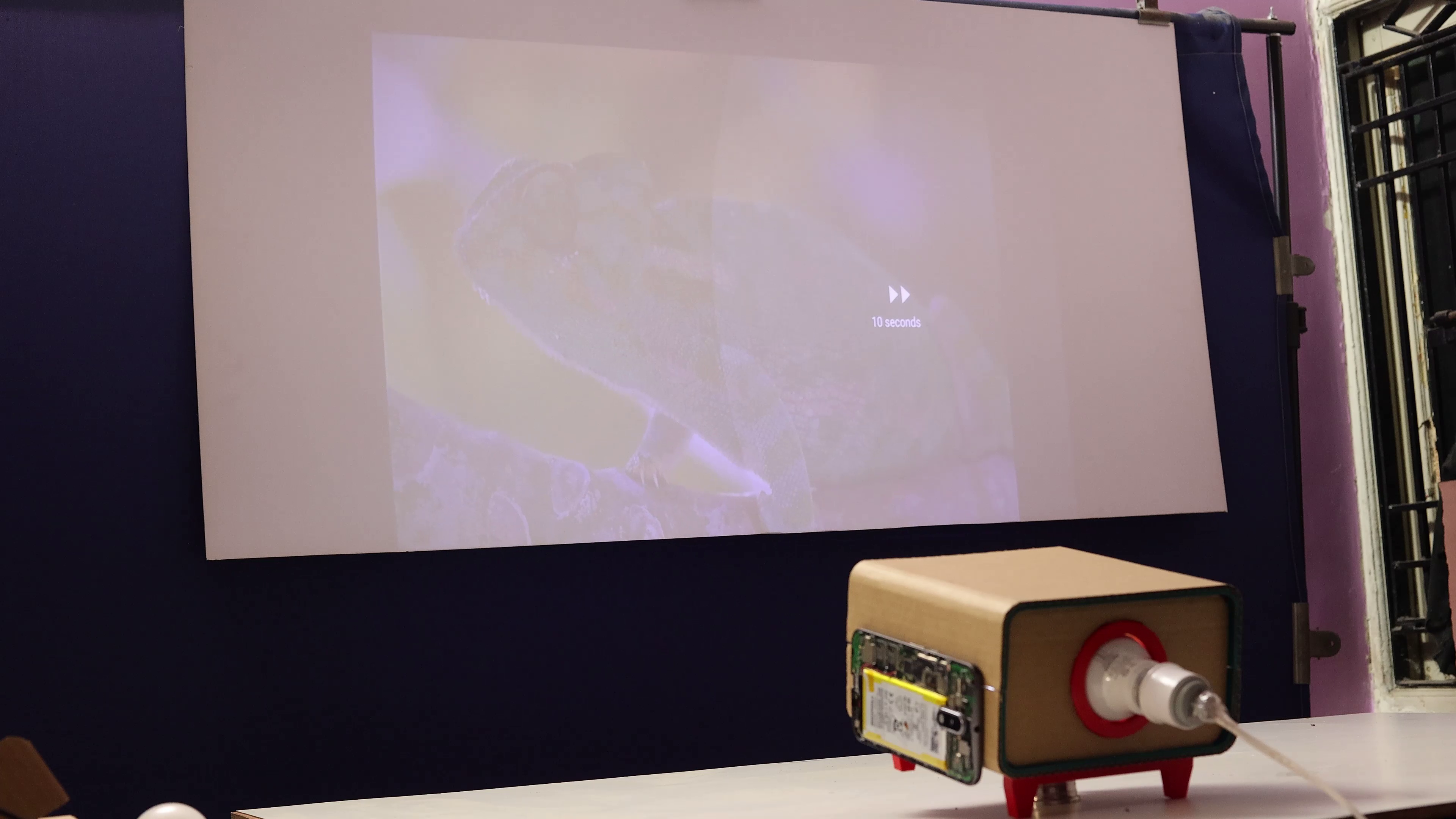 Projector Using Old Smartphones : 10 Steps (with Pictures) - Instructables