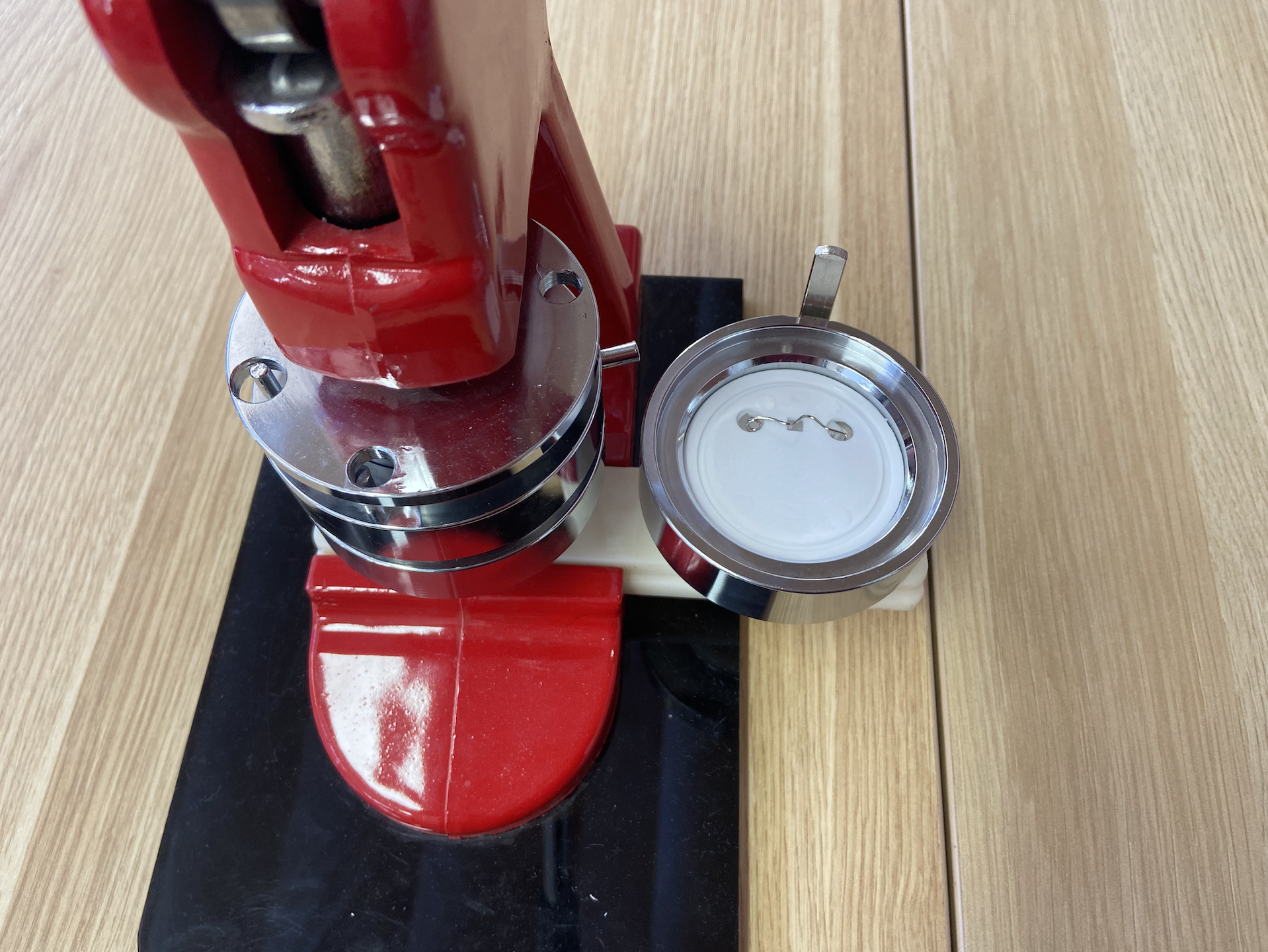 Basic Use: Button Maker Tutorial : 17 Steps (with Pictures) - Instructables