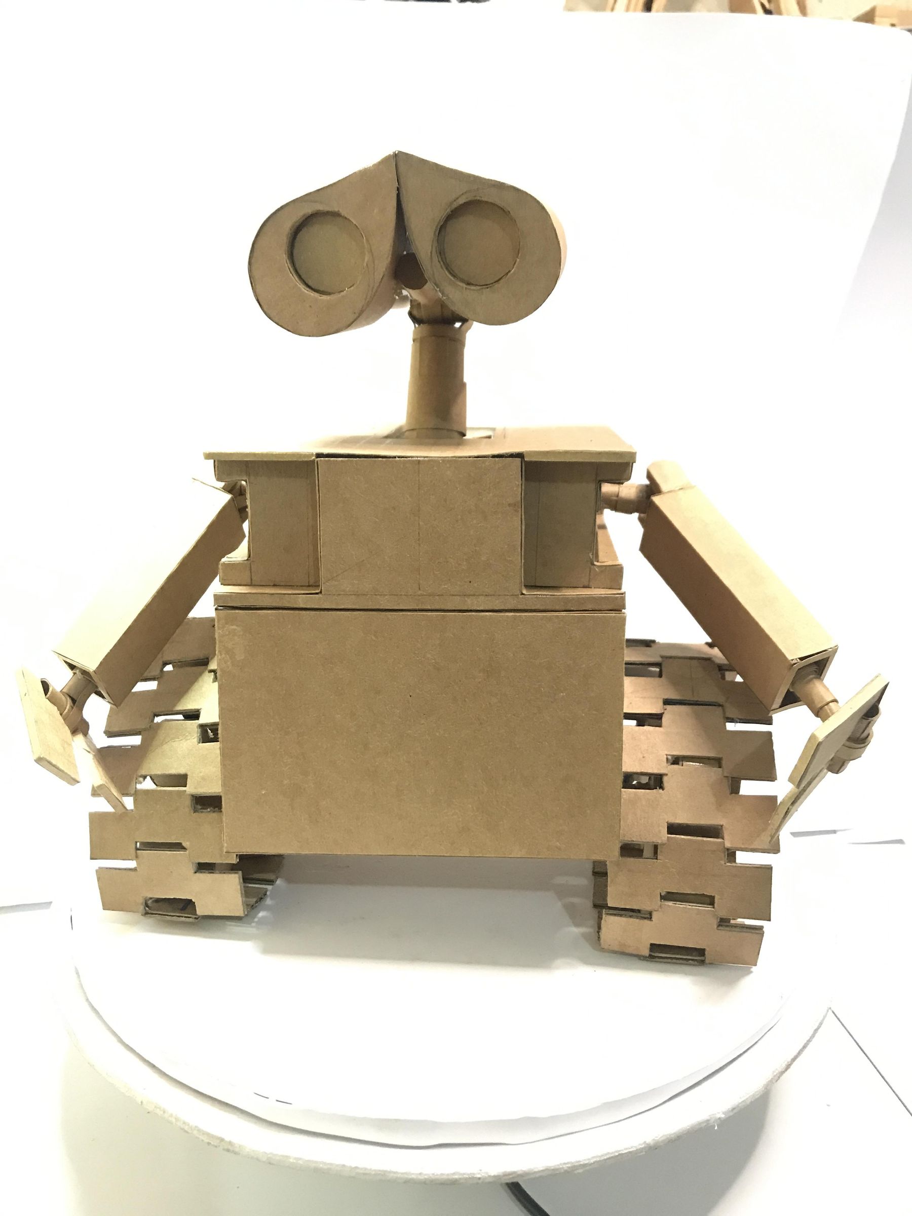 HOW TO MAKE WALL E FROM CARDBOARD : 12 Steps - Instructables