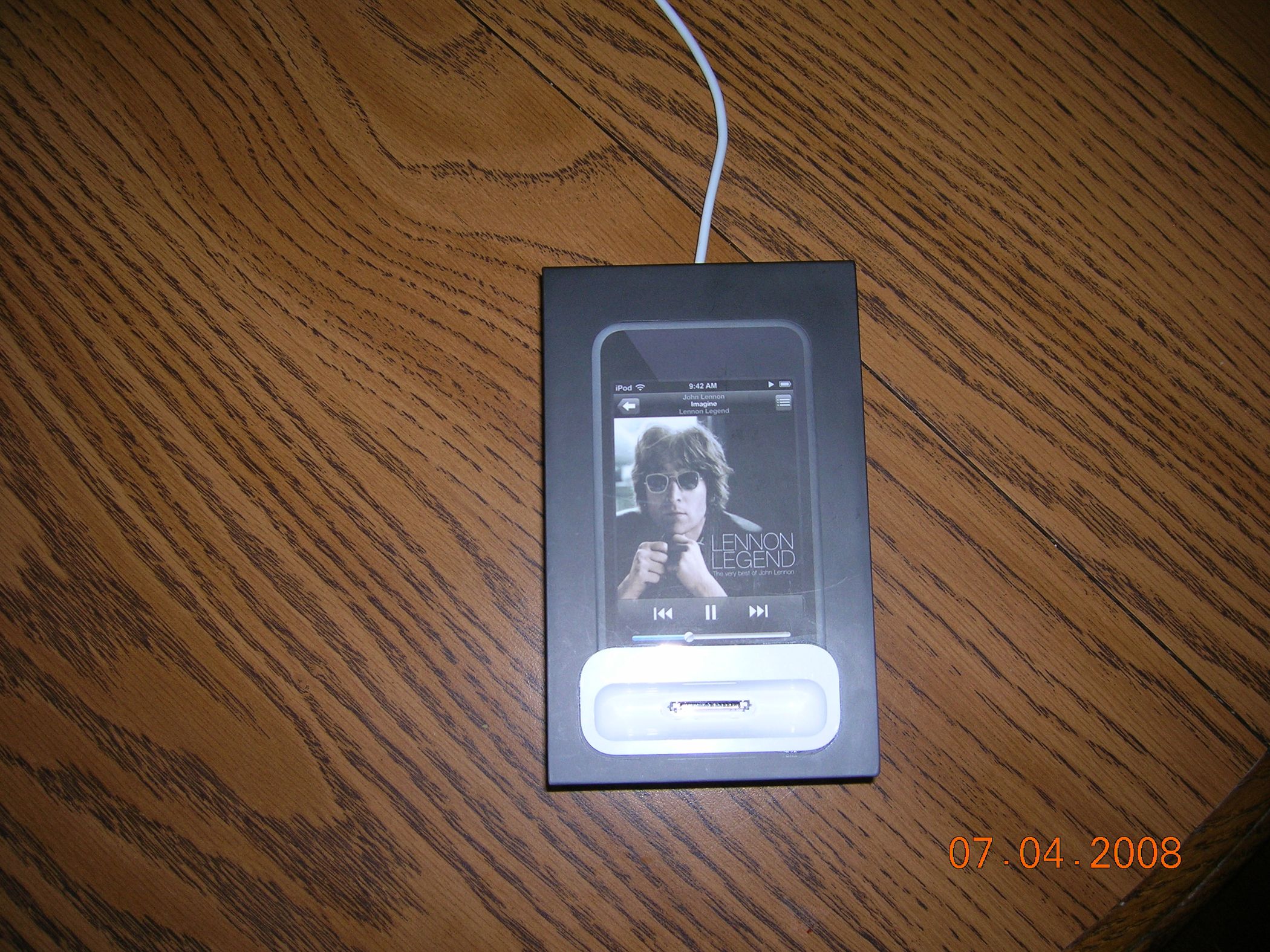 Cheap and Easy Ipod Dock! : 4 Steps - Instructables