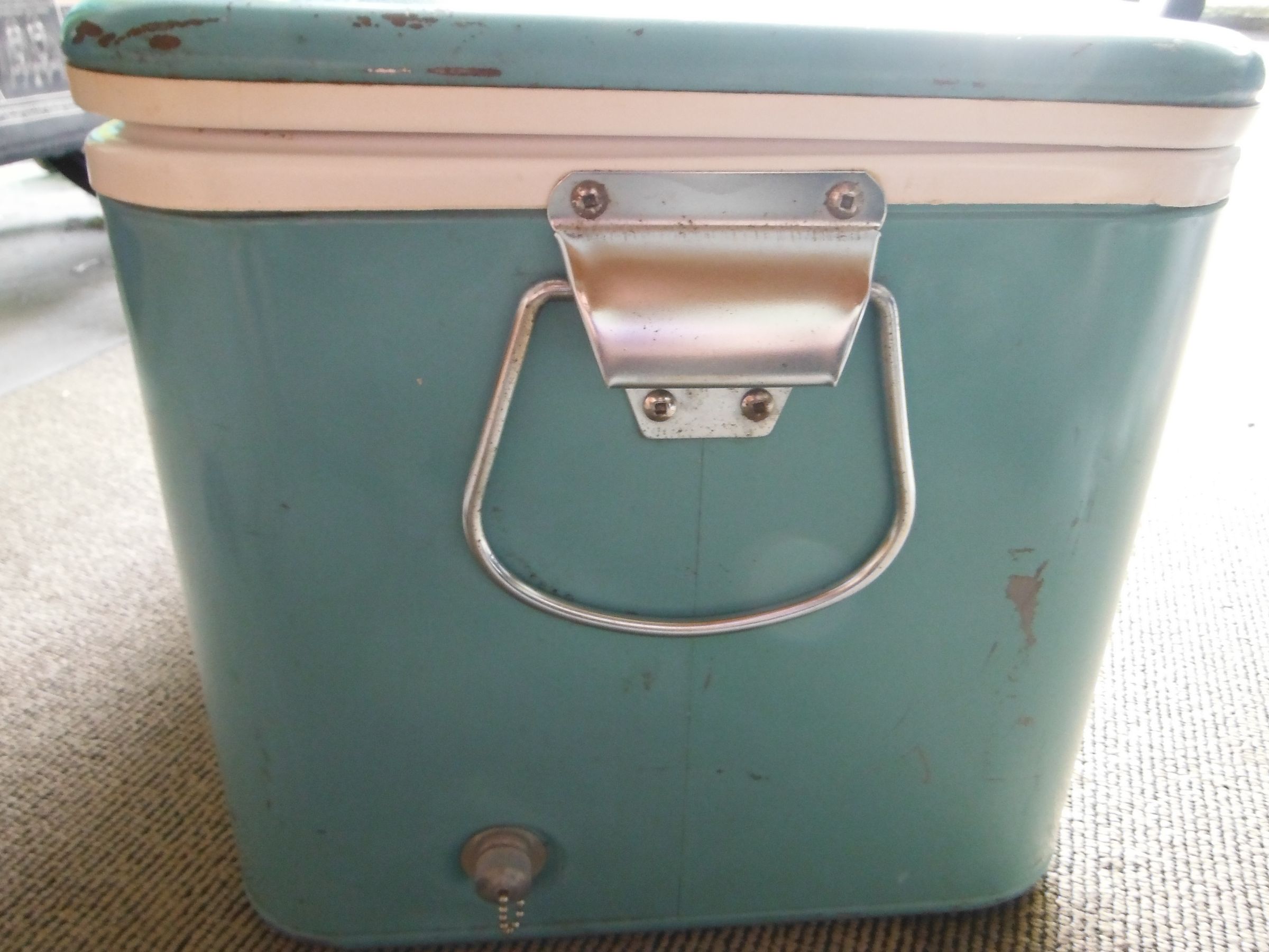Restoring a Vintage Cooler : 10 Steps (with Pictures) - Instructables