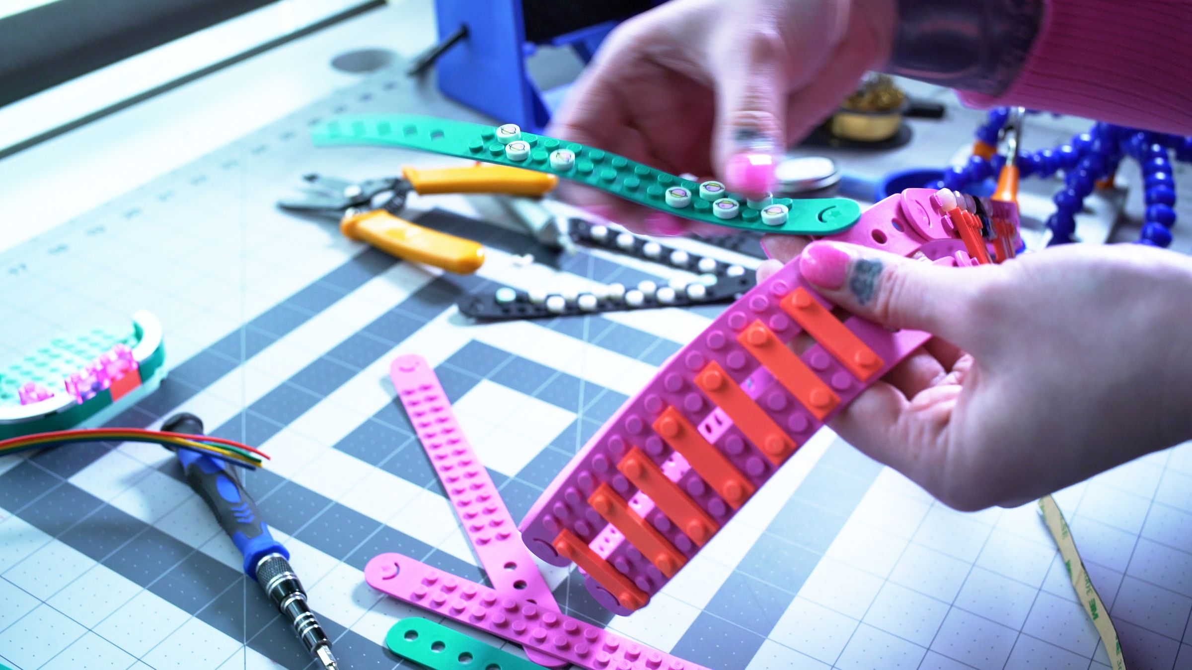 LEGO Dots Light-Up Belt : 6 Steps (with Pictures) - Instructables