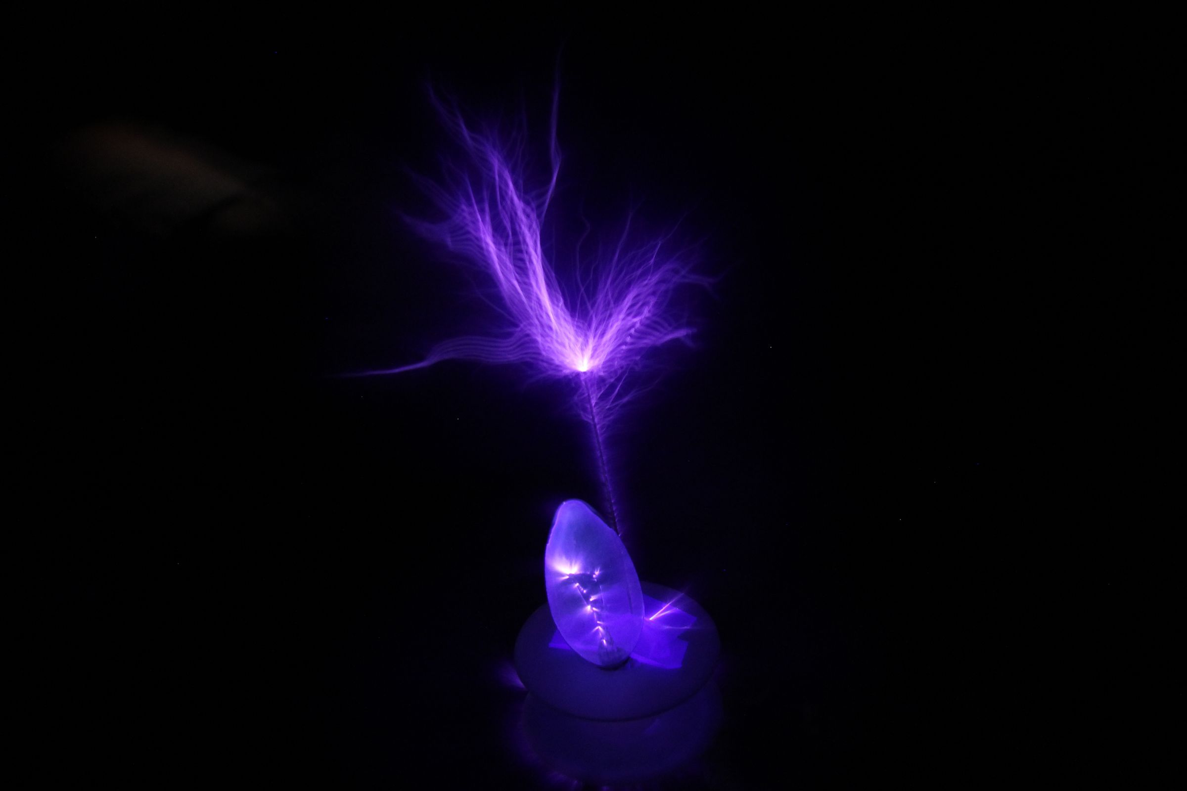The Lightning Machine: How to Build a Tesla Coil : 12 Steps (with ...