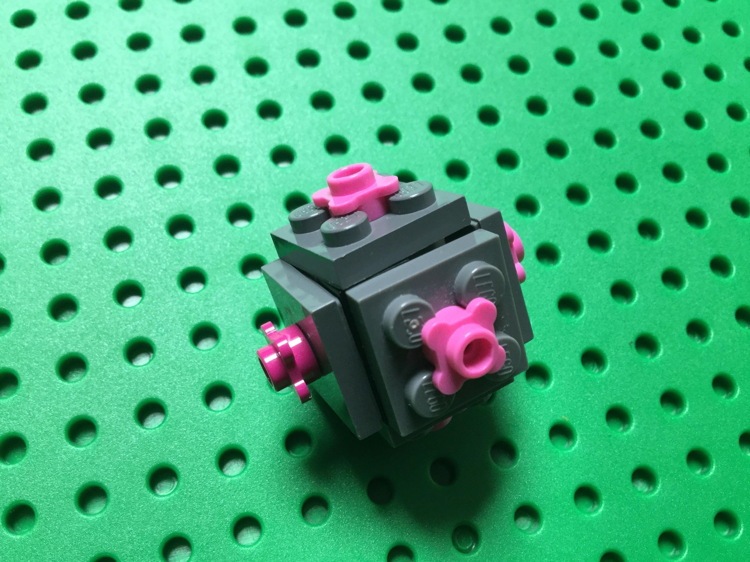 Lego Portal Gun, Chell Figure and Companion Cube : 4 Steps - Instructables