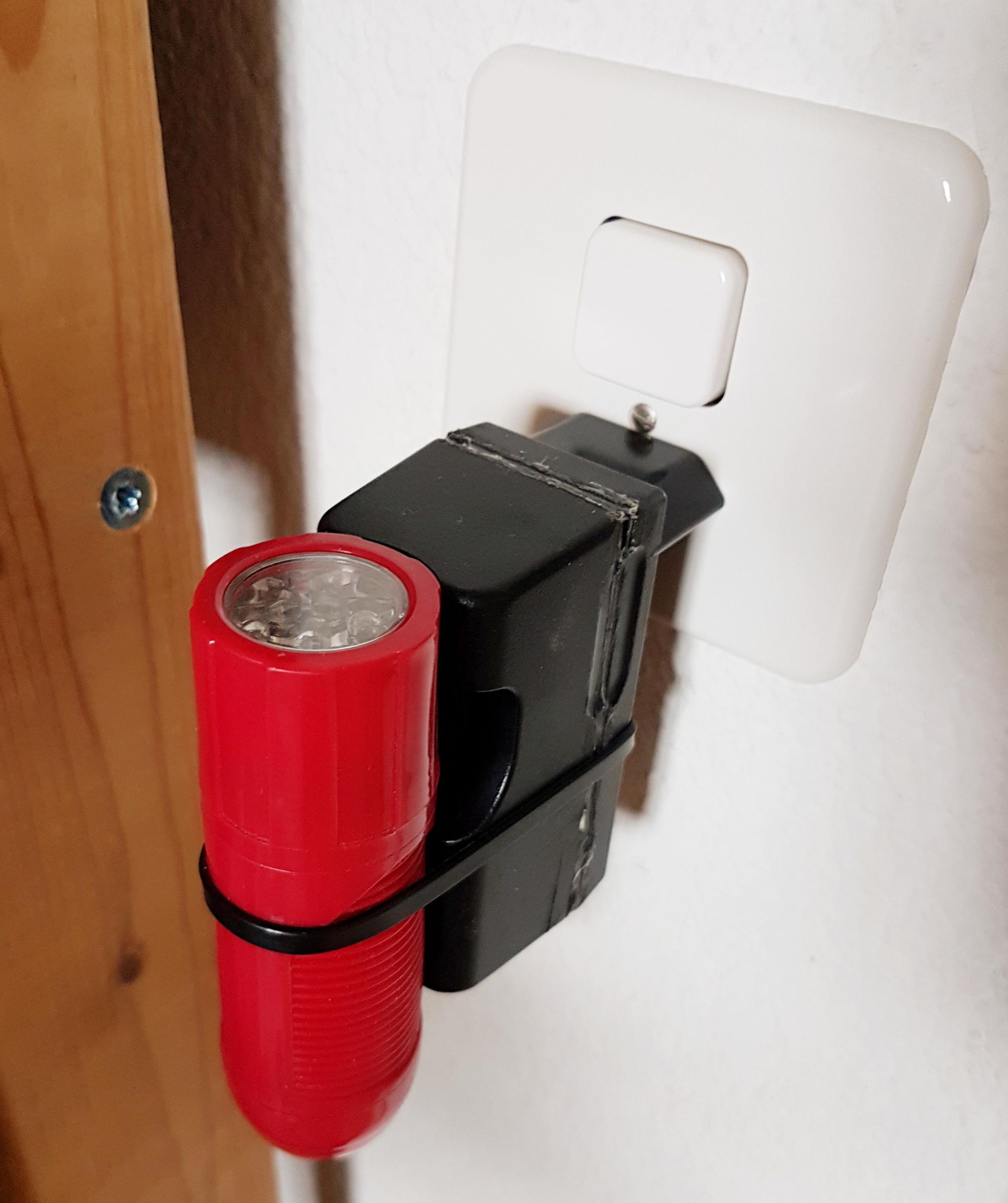 Cheap, Quick & Dirty Automatic Emergency Light : 5 Steps - Instructables