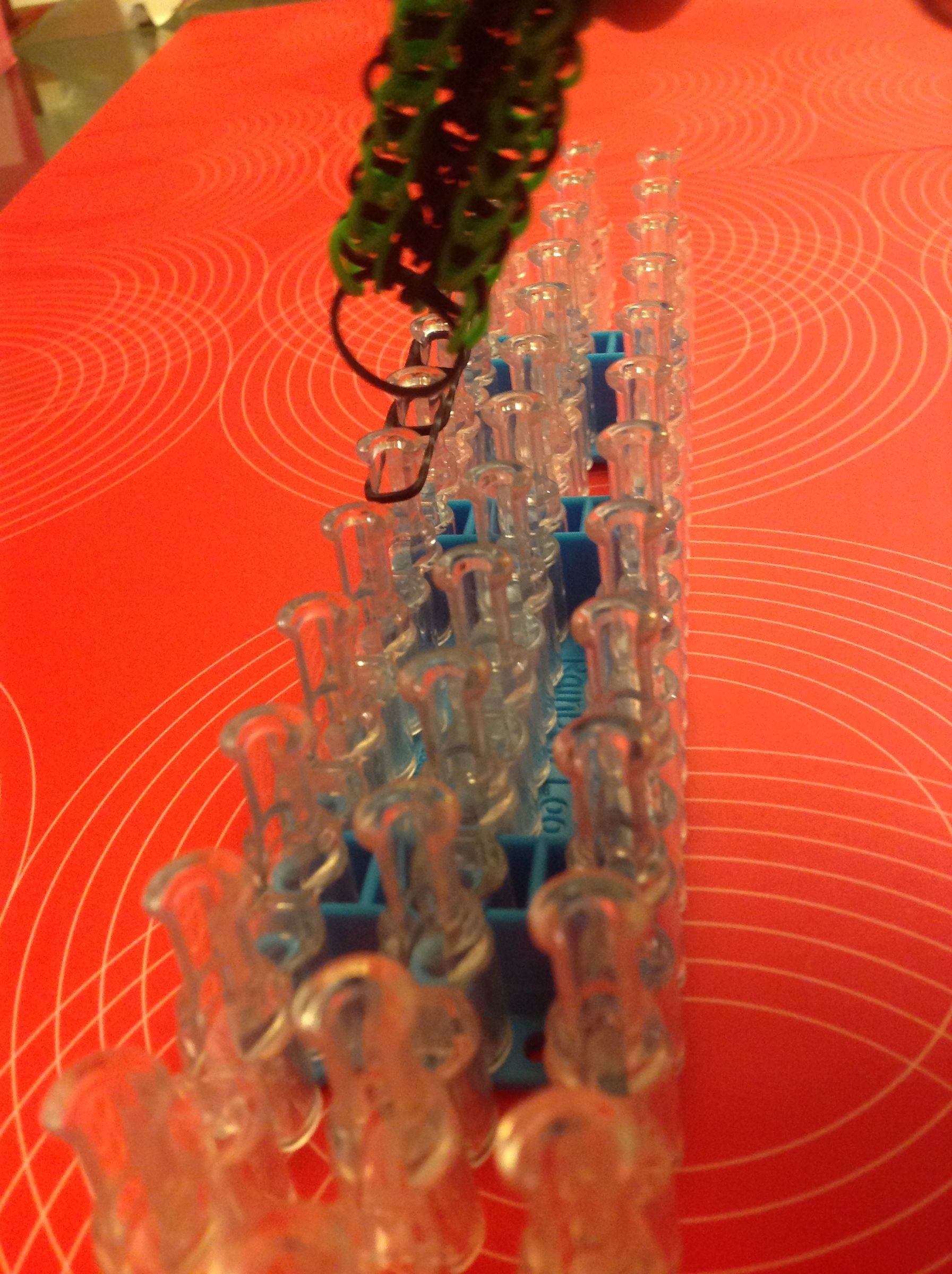 How to Make Rainbow Loom Triple SIngle : 4 Steps - Instructables