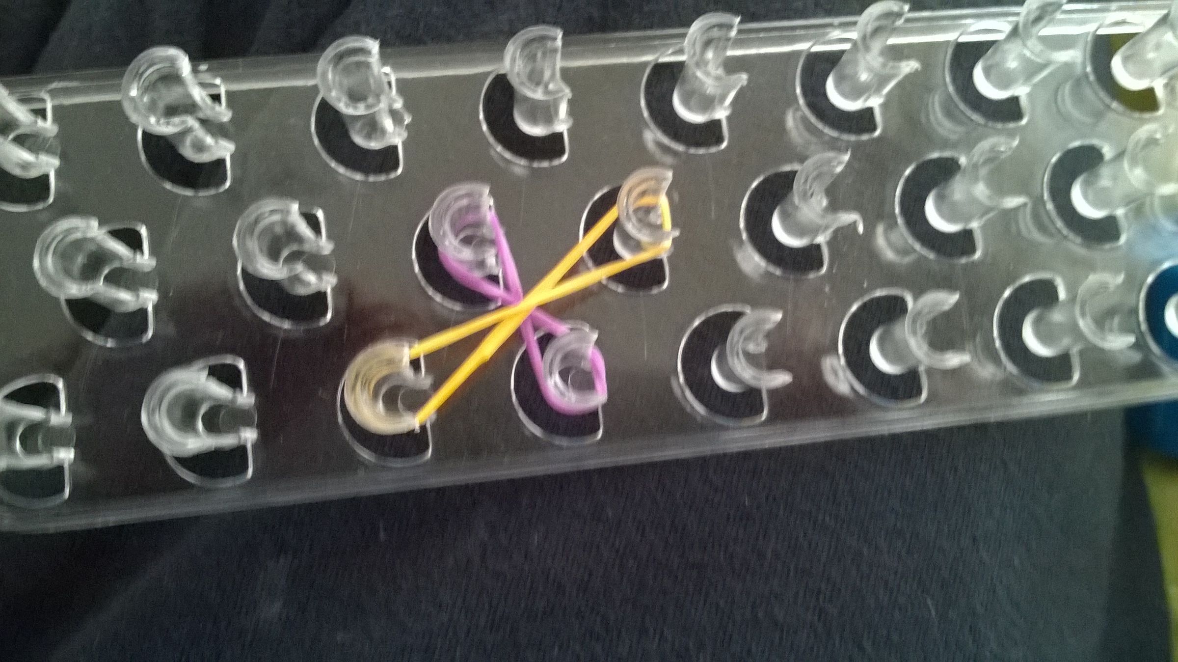 Loom Bands Double Sided Fishtail : 4 Steps - Instructables