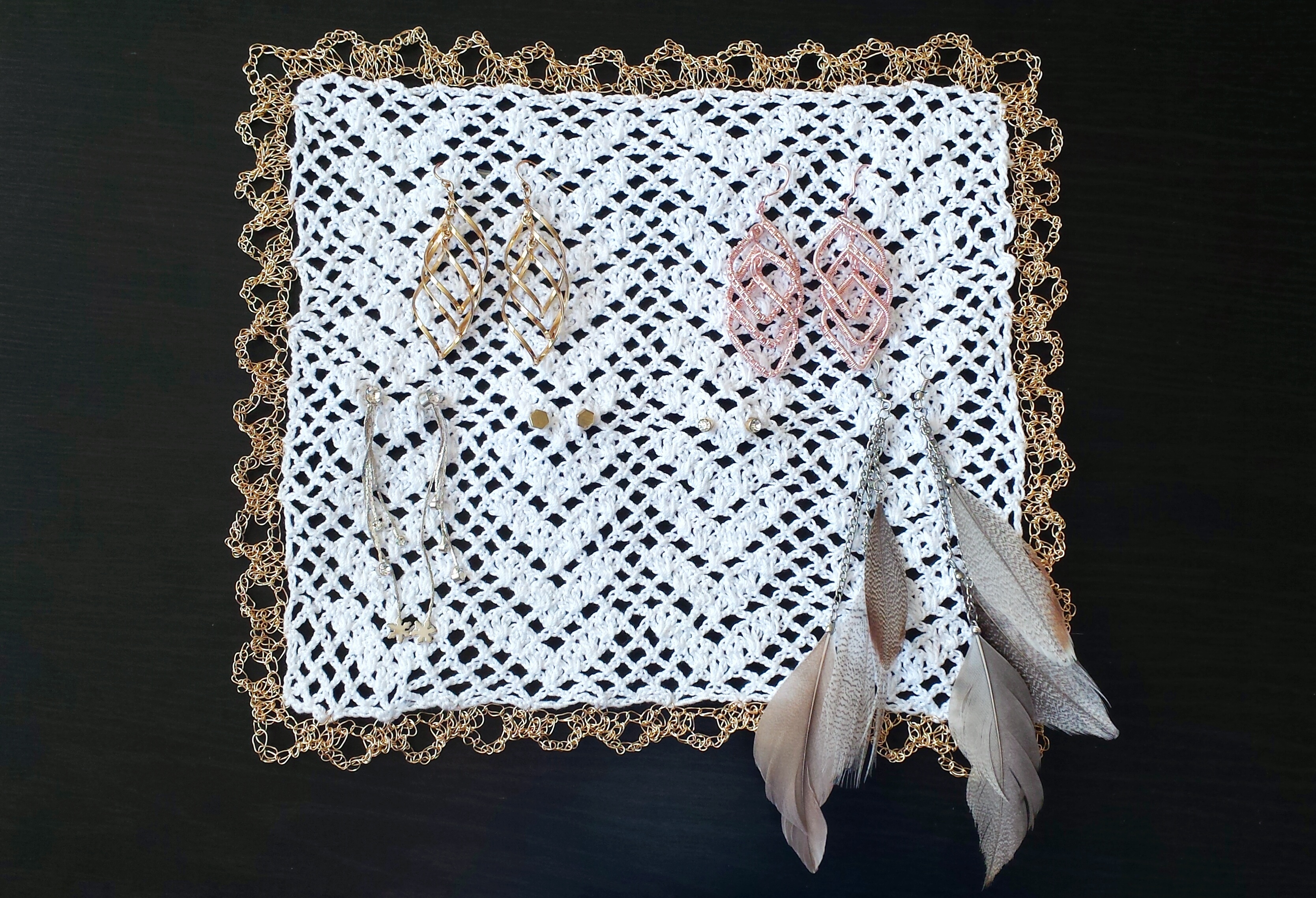 Wire and Thread Crochet Organizer : 6 Steps (with Pictures) - Instructables