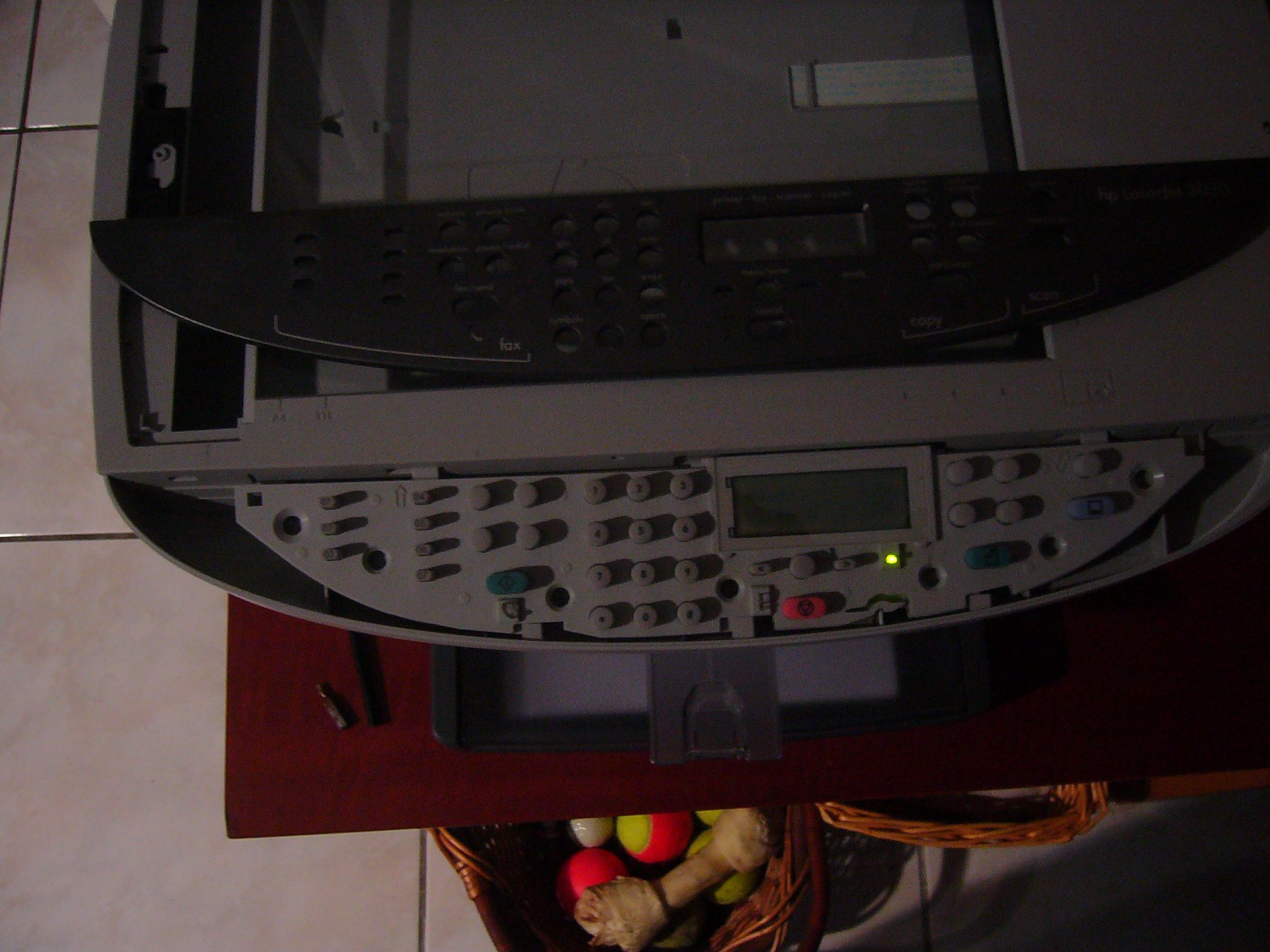 Cleaning the Underside of an HP's Scanner Glass : 4 Steps - Instructables