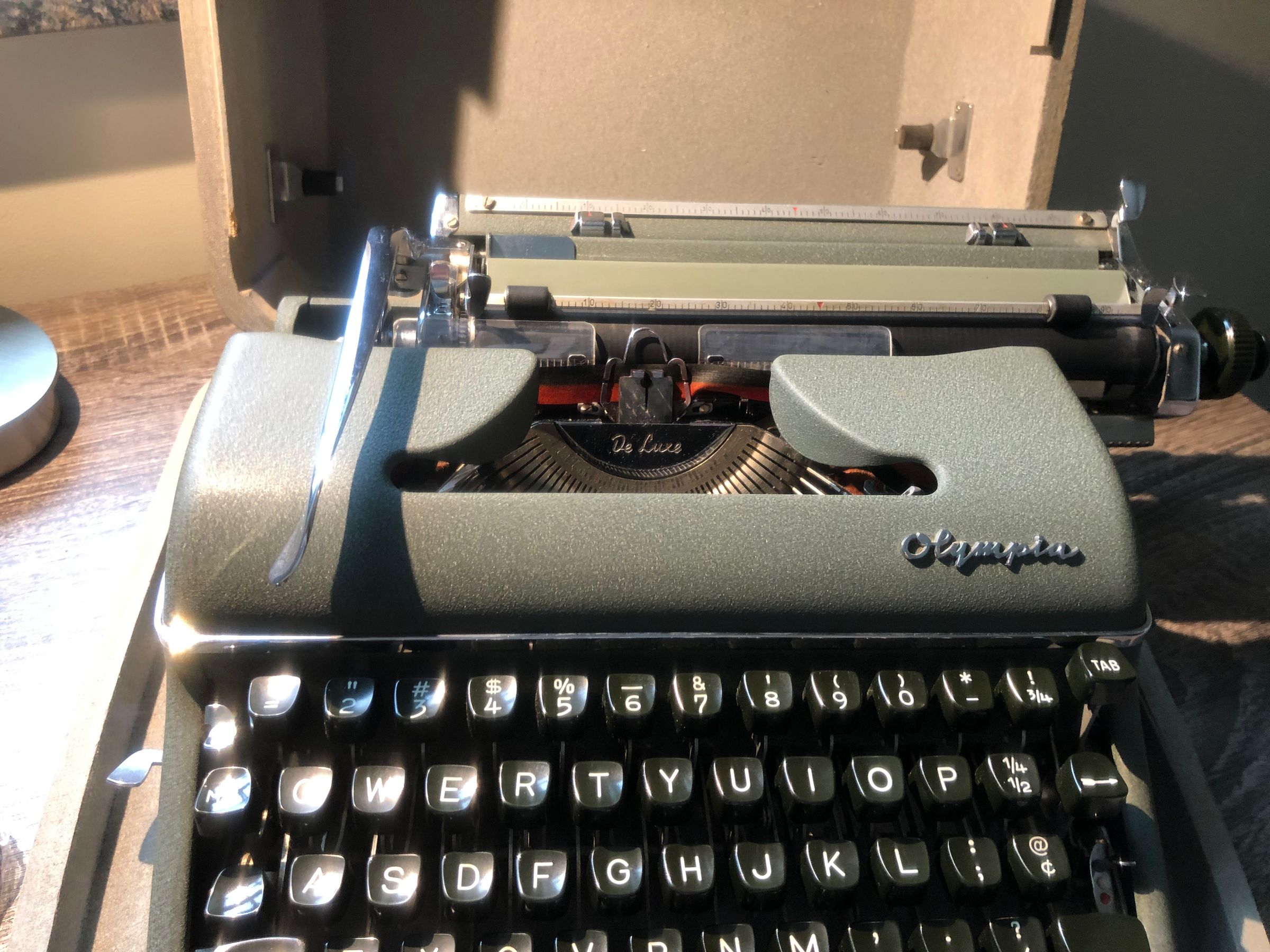 How to Change a Typewriter Ribbon : 8 Steps (with Pictures) - Instructables