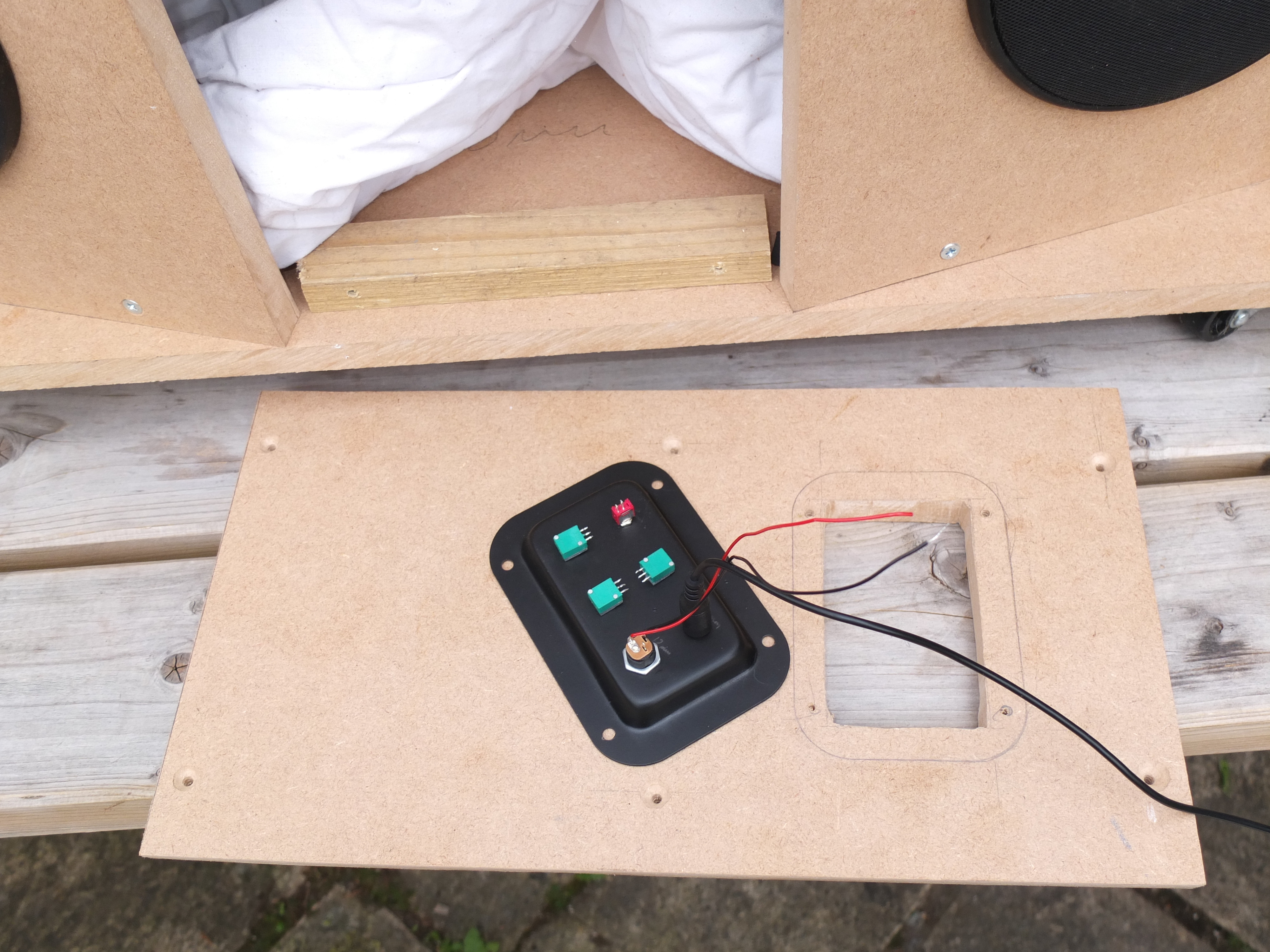 Stealthy Stereo Boom-box for Digital Projectors and House-parties : 7 ...