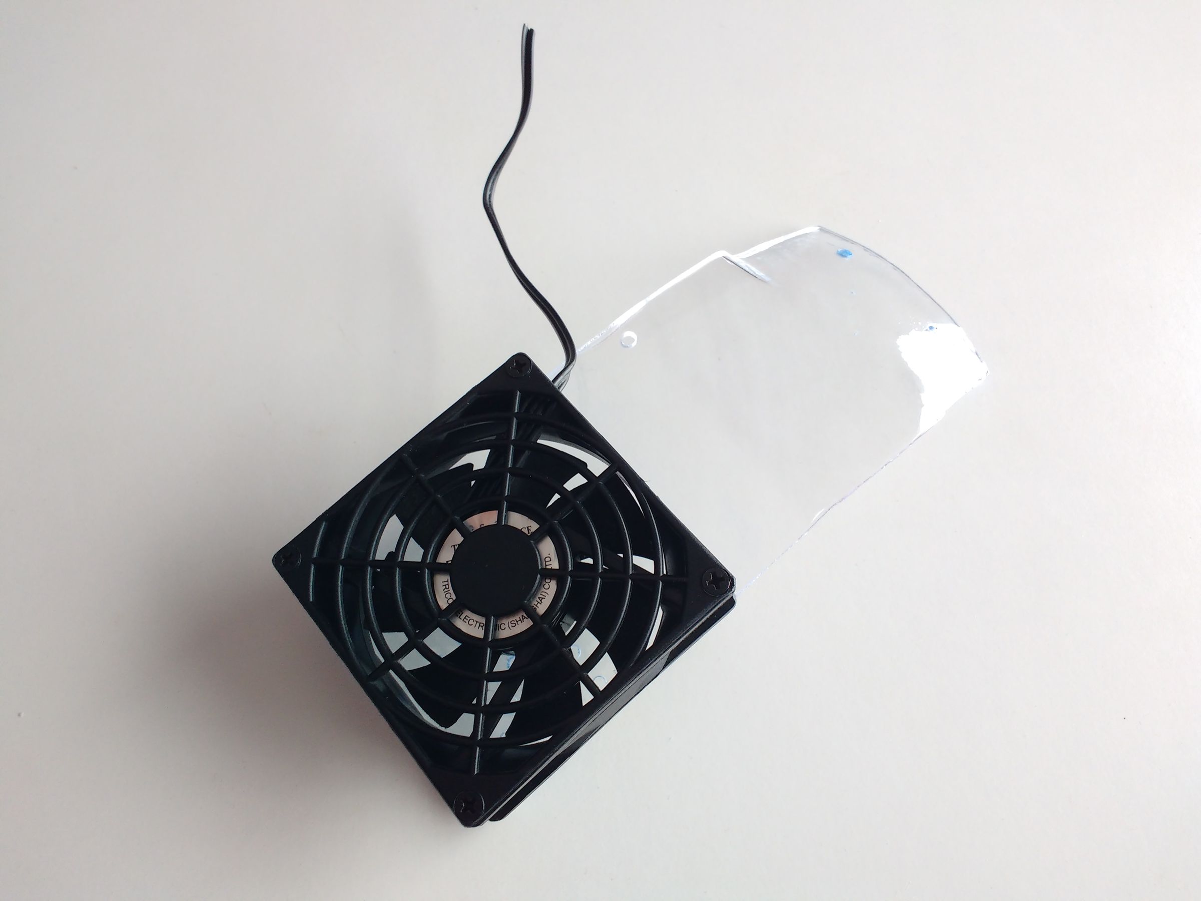 Desk Lamp Smoke Extractor : 4 Steps (with Pictures) - Instructables