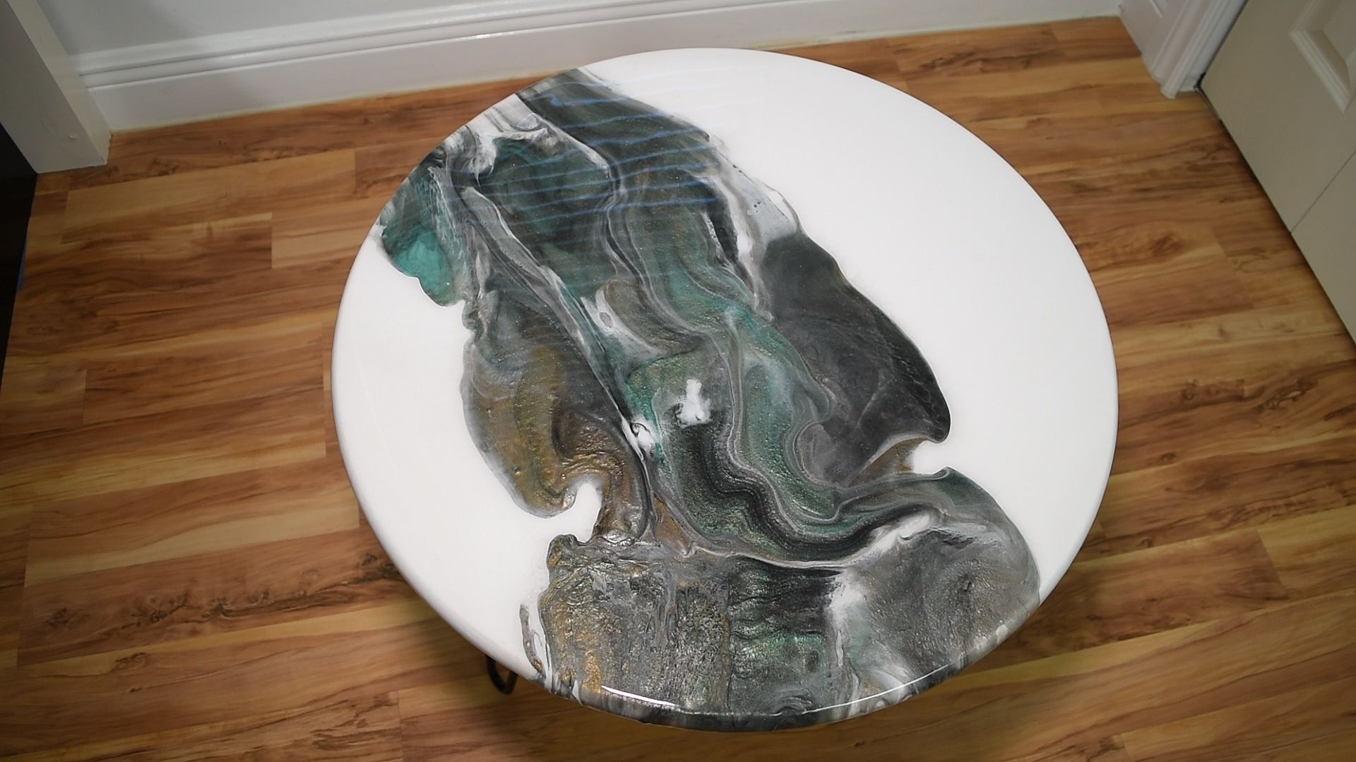 How to Make an Epoxy Resin Tabletop : 8 Steps (with Pictures ...