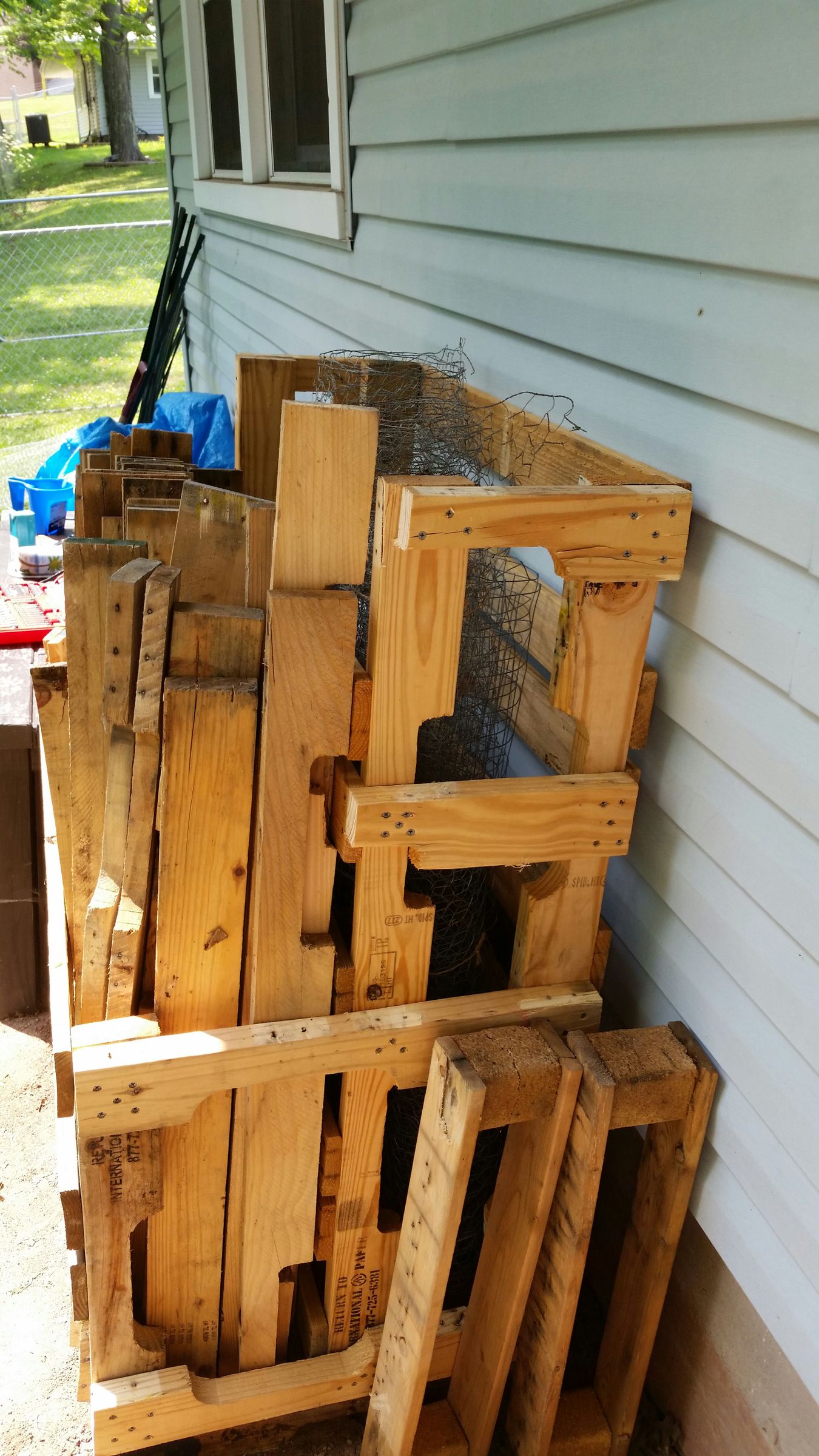 The P.A.L.L.E.T. (Pallet and Loose Lumber Enclosure Tower) : 4 Steps ...