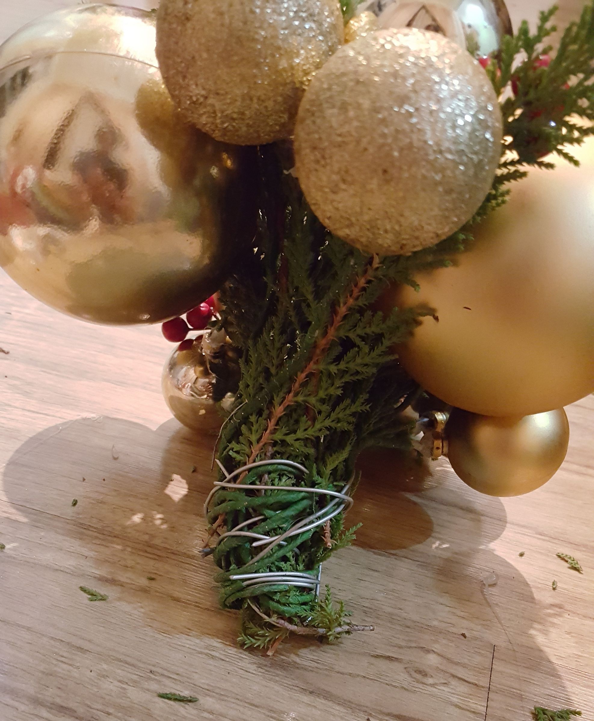 Christmas Bauble Wedding Bouquet : 6 Steps (with Pictures) - Instructables