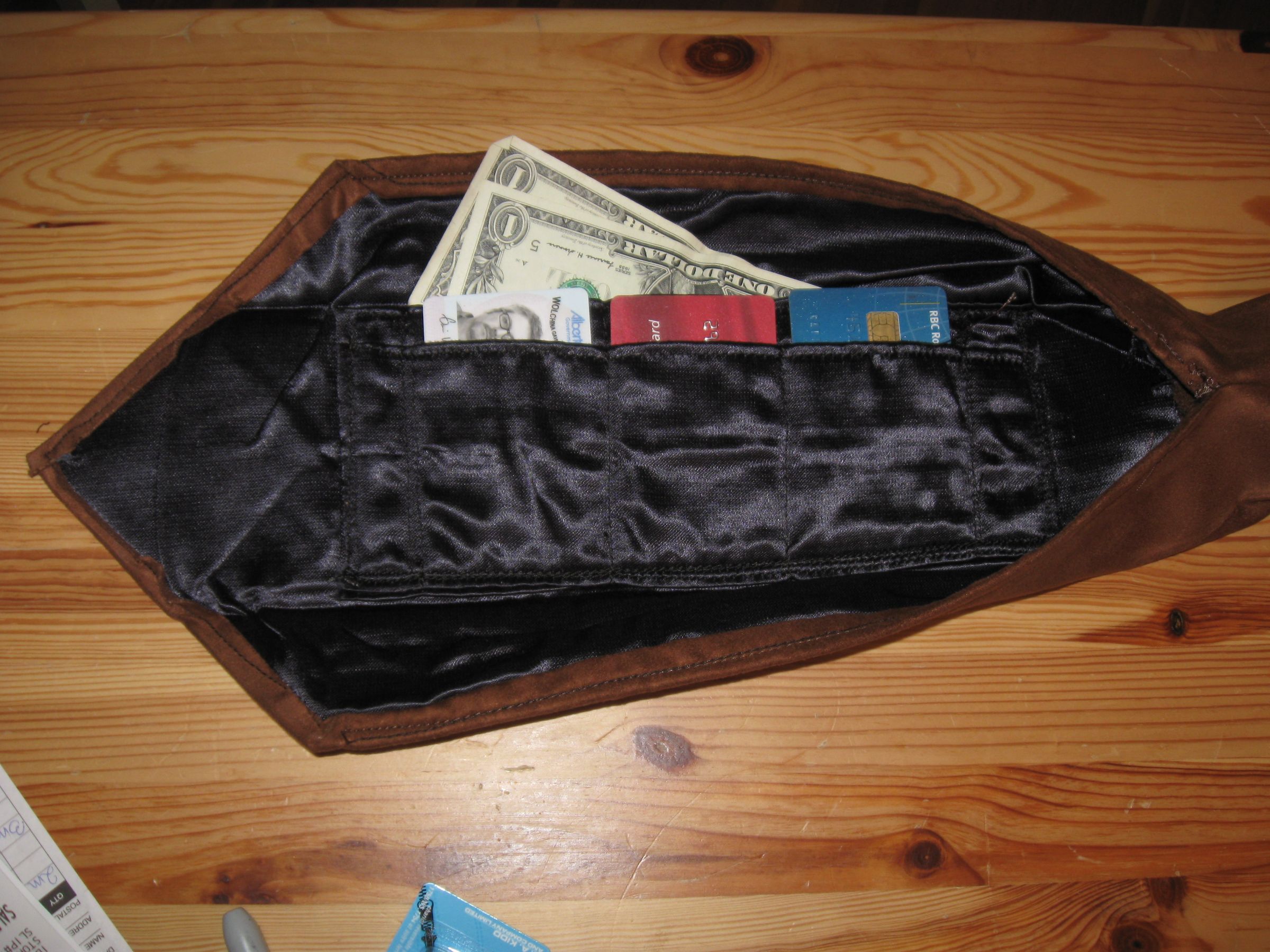 Tie With a Hidden Wallet : 5 Steps - Instructables