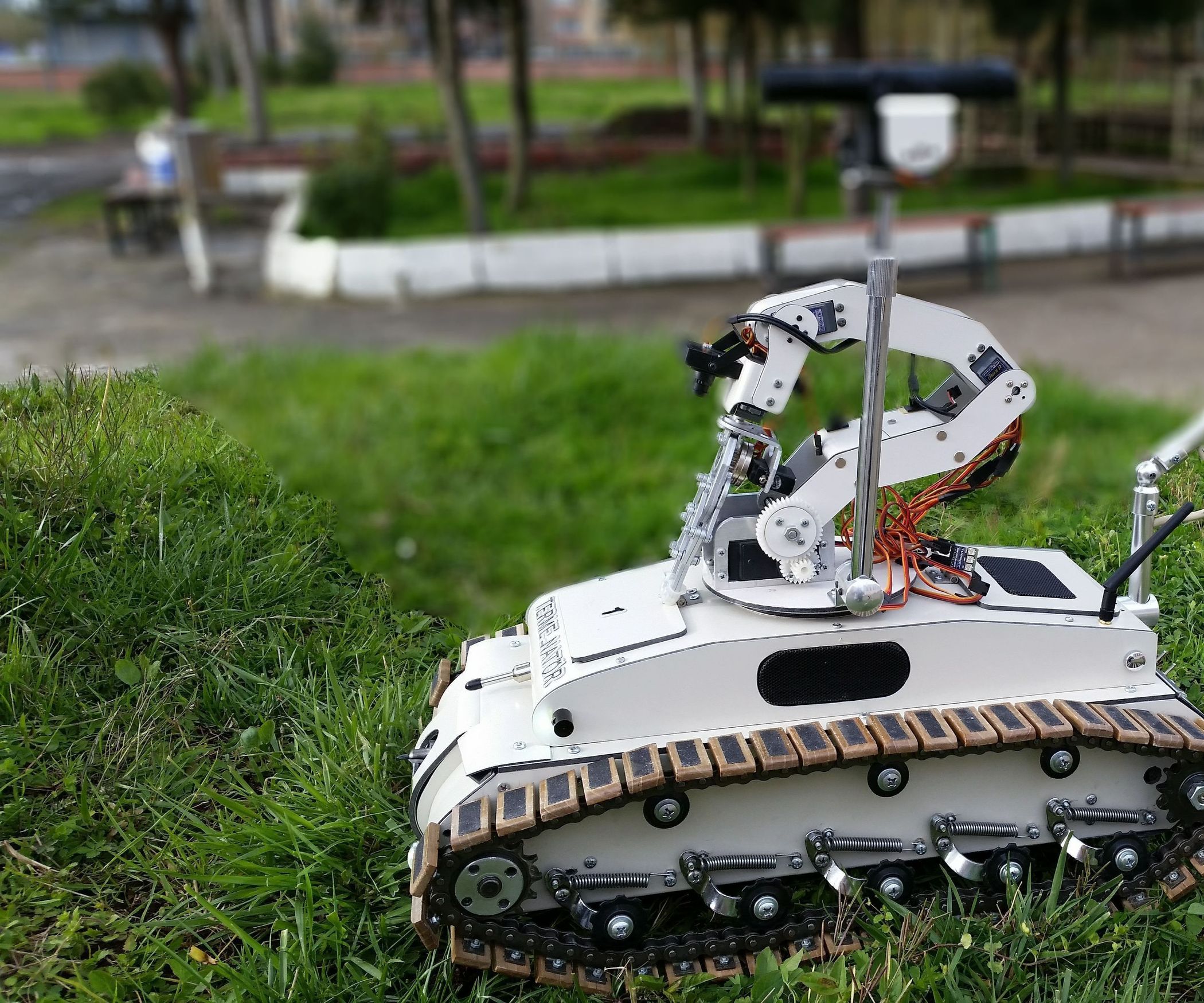 Bomb Disposal Robot ( Termenatör ) : 13 Steps (with Pictures ...