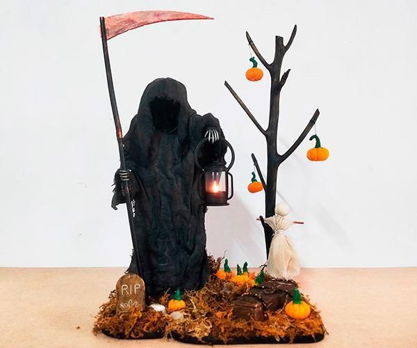 Grim Reaper With Scythe & Lantern in Graveyard Halloween Decor : 22 ...