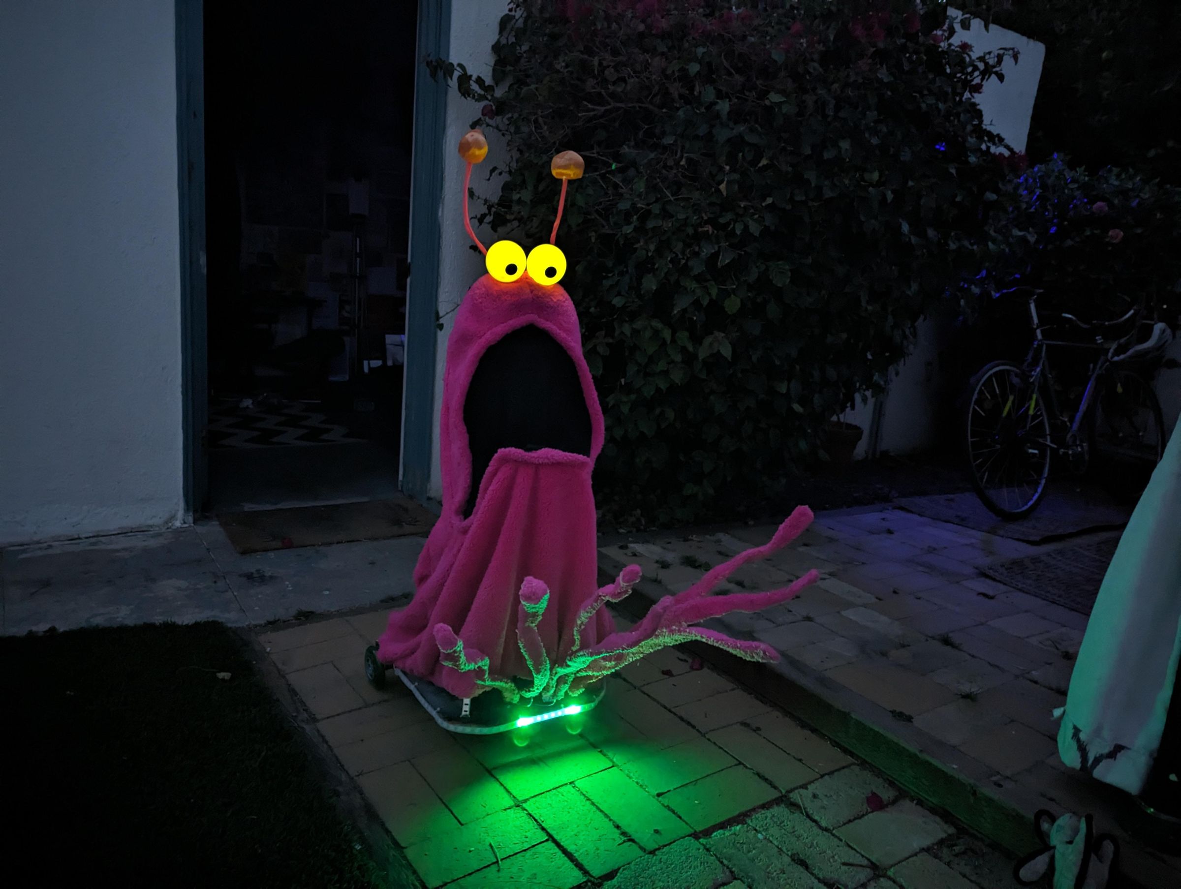 Remote Controlled Yip Yip With Sound, Lights, and Moving Mouth : 15 ...