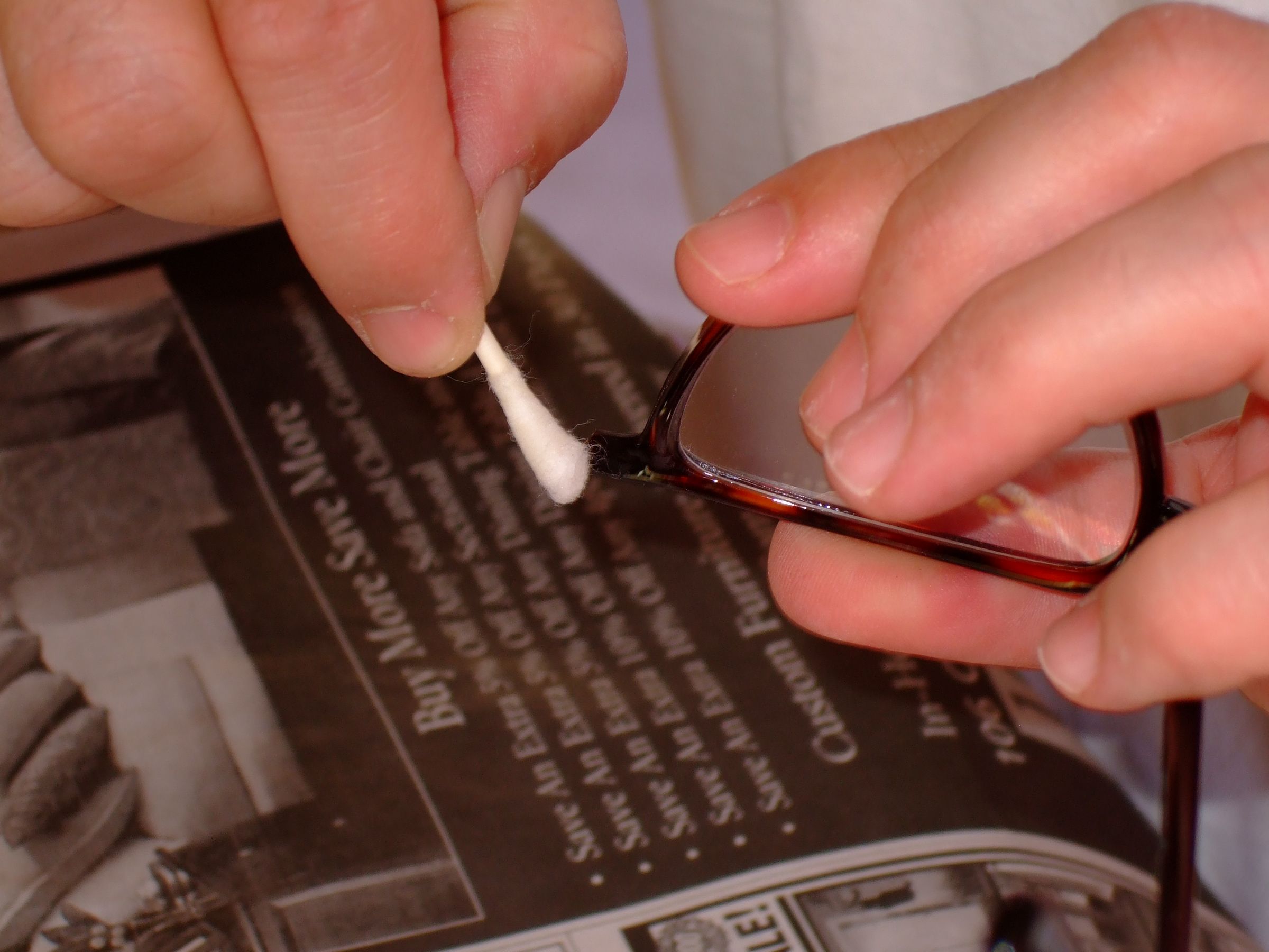 Repair Plastic Eyeglass Frame With Thread and Superglue : 12 Steps ...