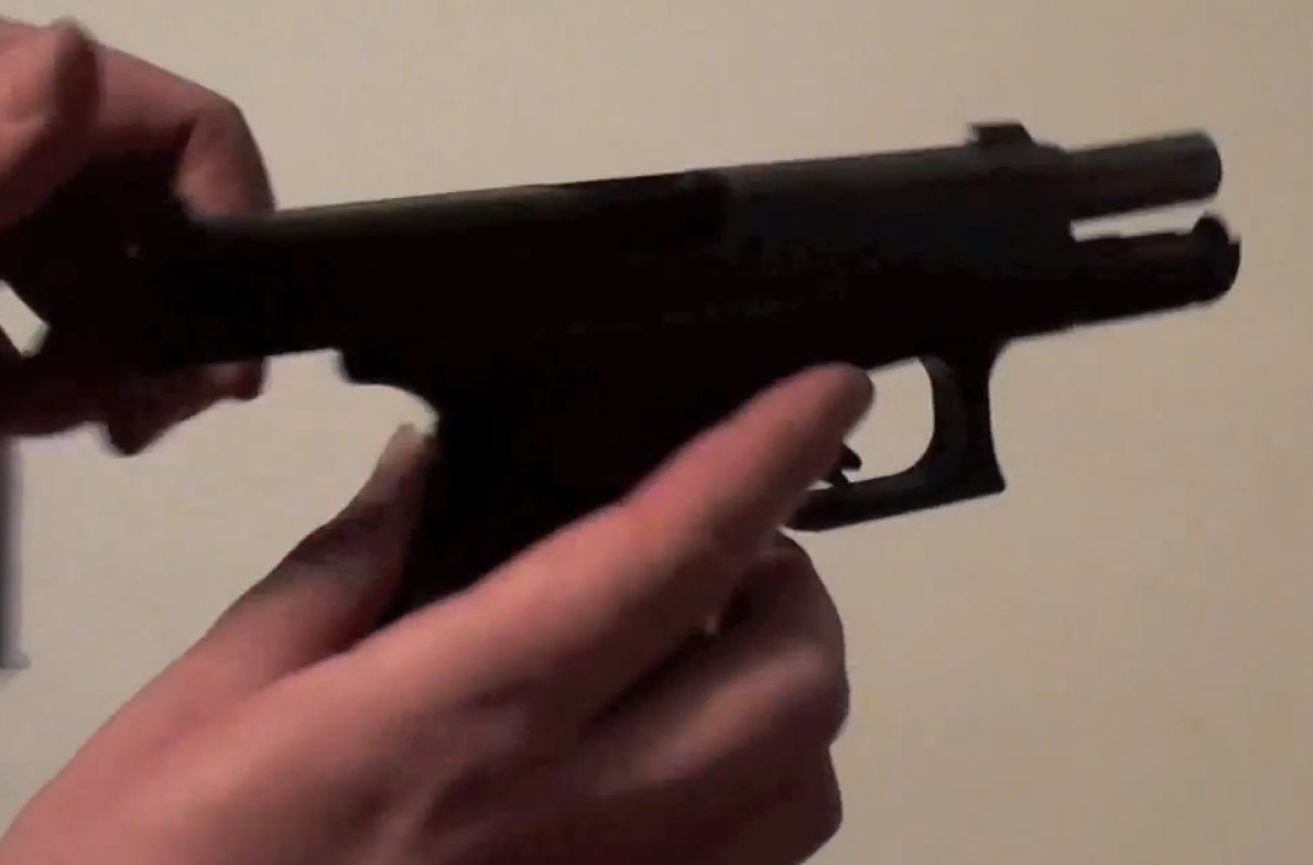Disassembling a Glock 19 Gen 4 for Cleaning Purposes : 6 Steps ...