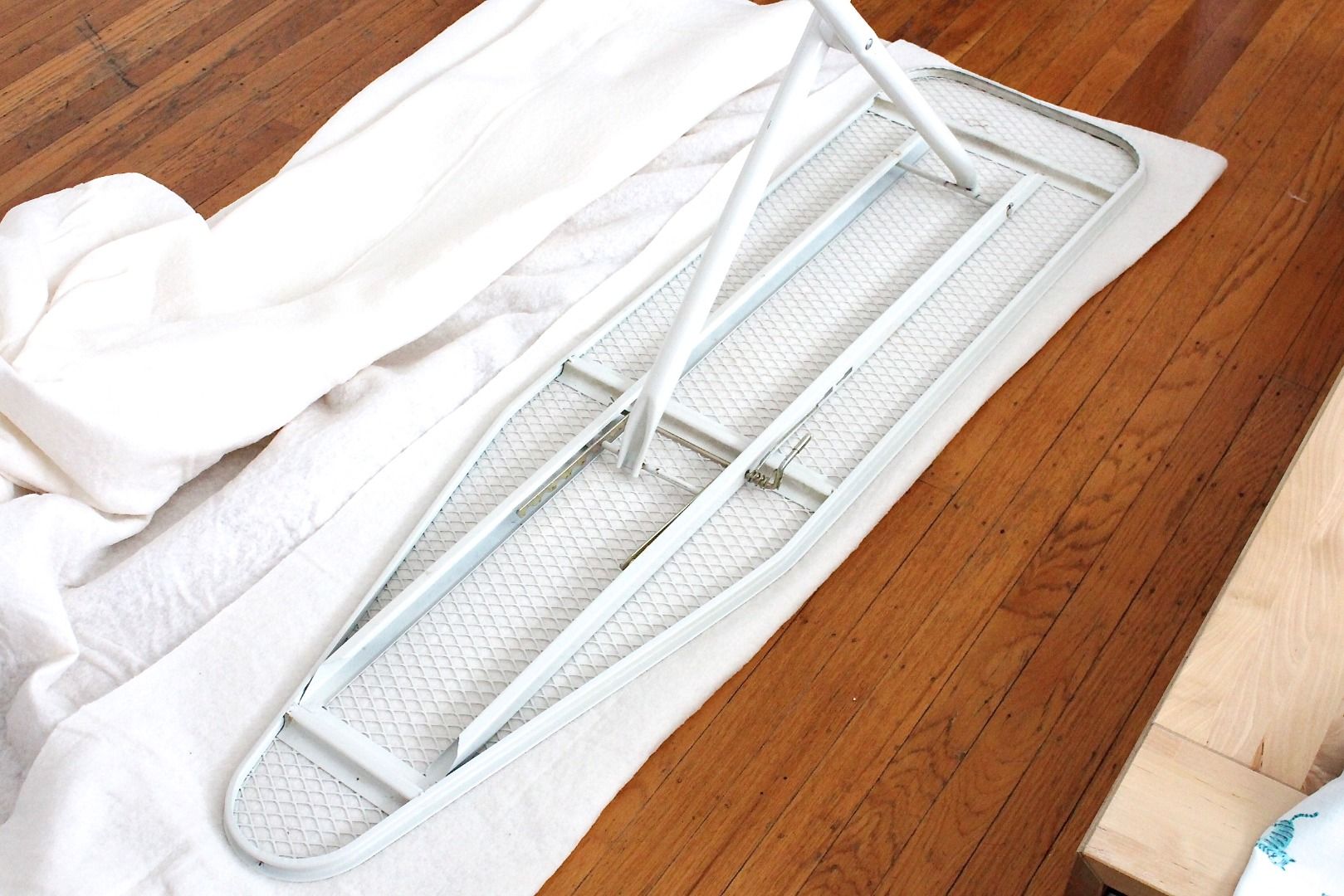 How to Re-cover an Ironing Board : 11 Steps (with Pictures) - Instructables