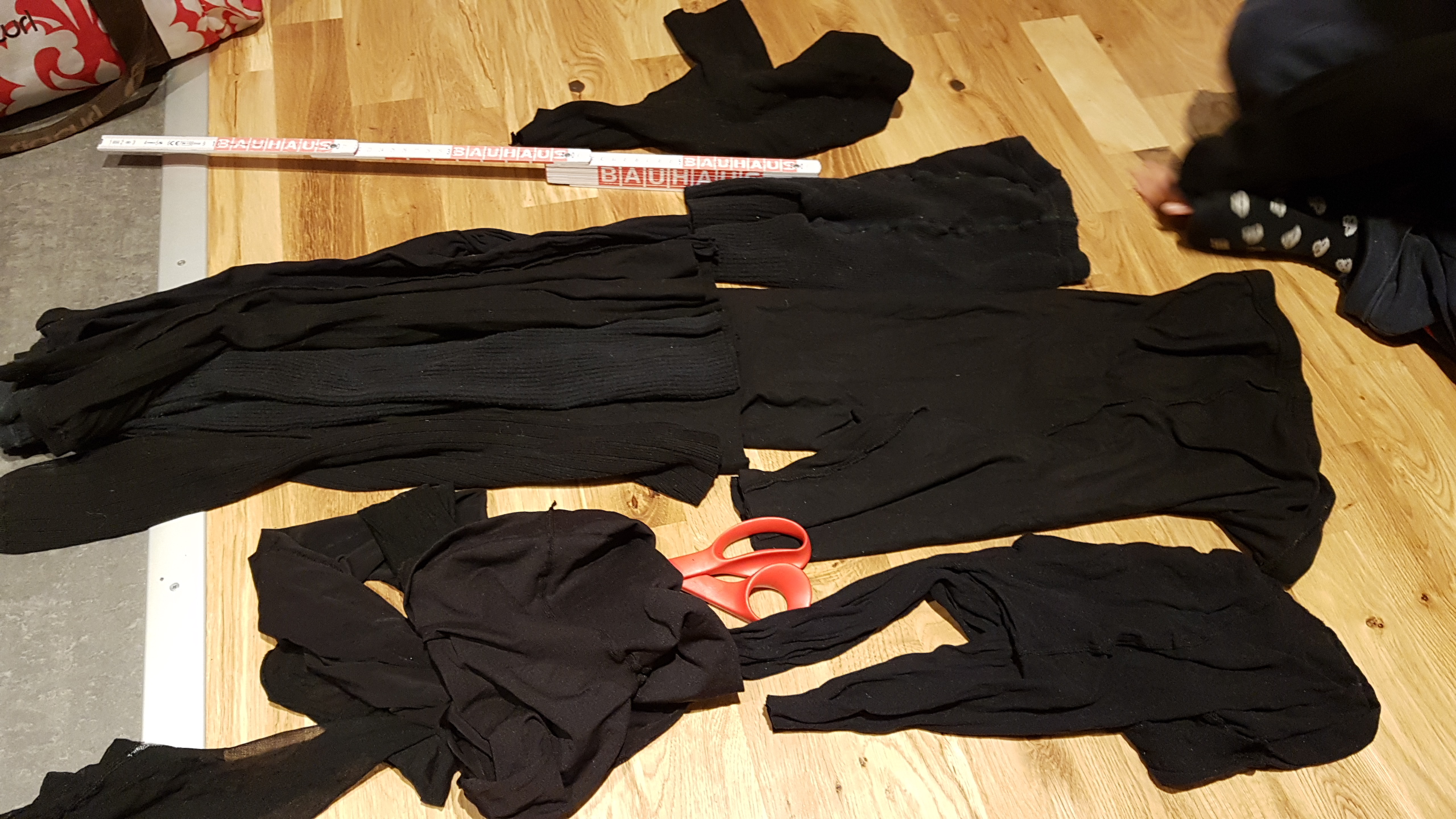 Easy Spider Costume : 6 Steps - Instructables