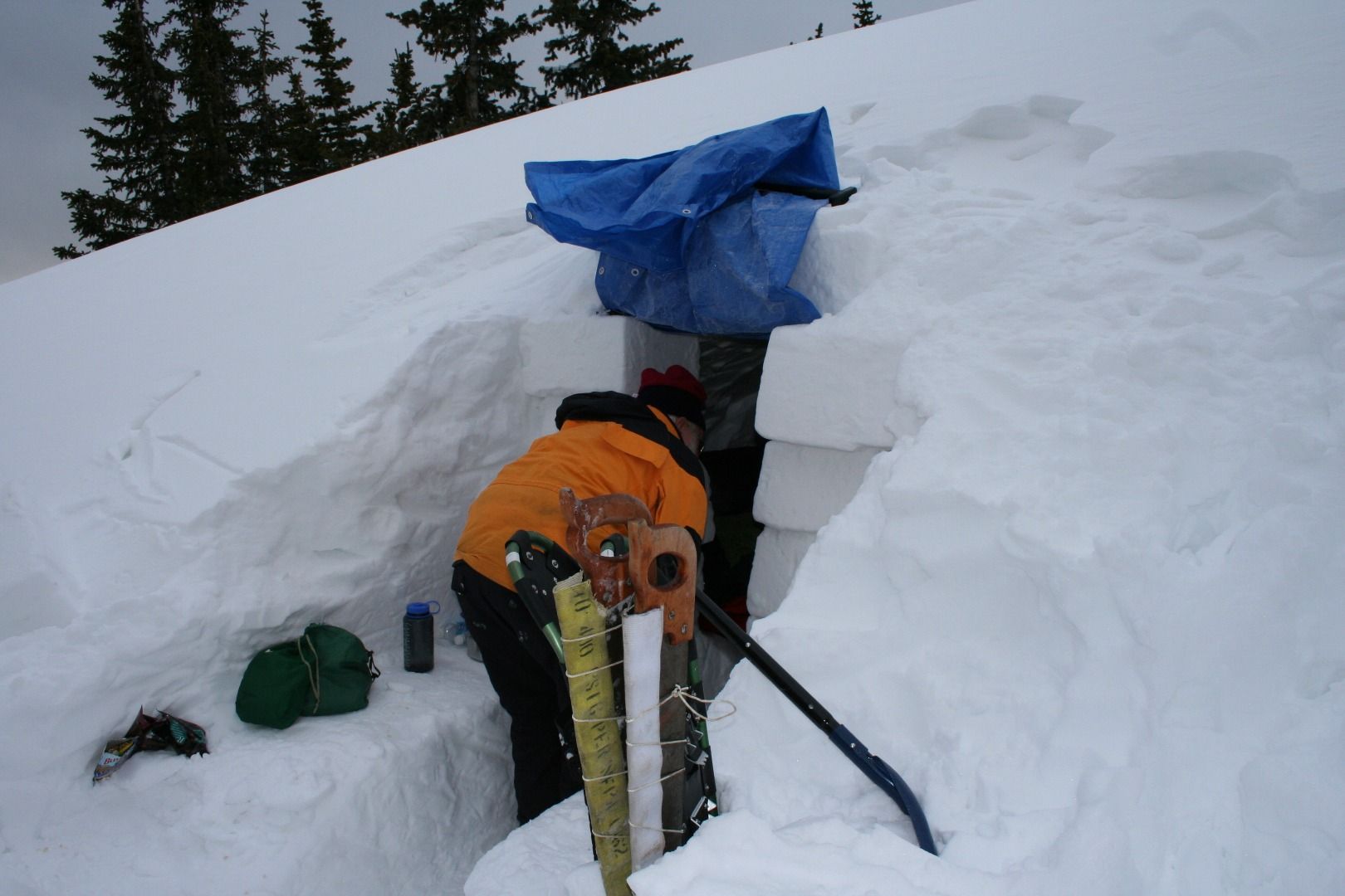 How to Build a Snow Cave for Winter Survival : 5 Steps (with Pictures ...