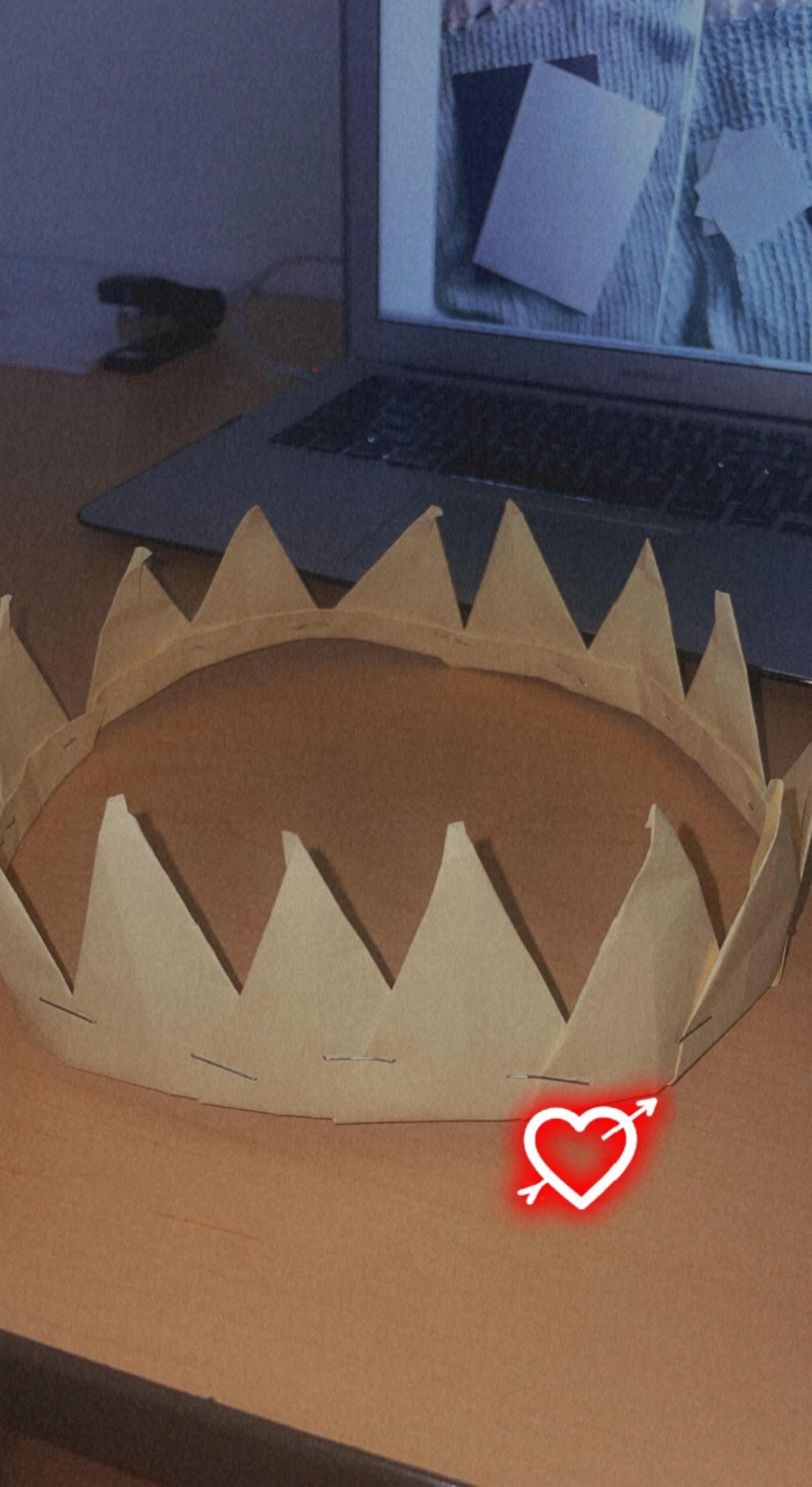 How to Make a Paper Crown : 11 Steps (with Pictures) - Instructables