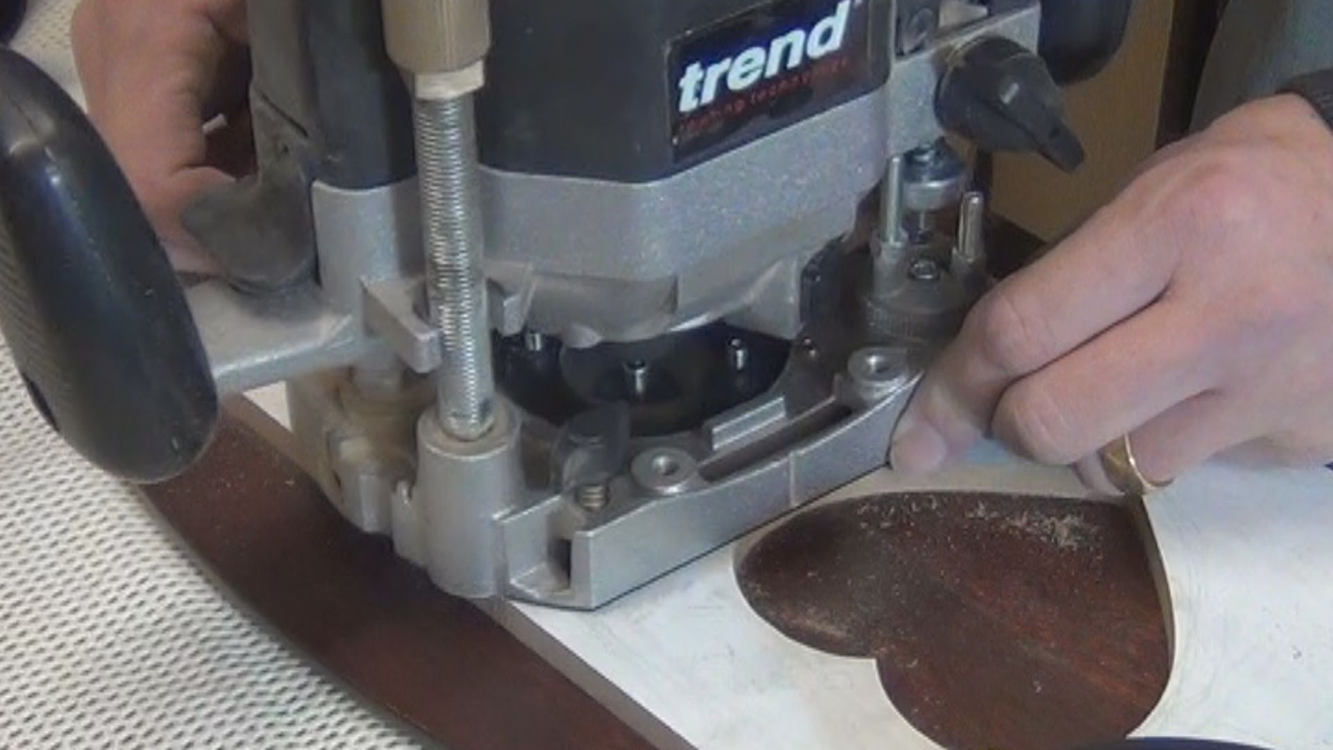 Router Inlays With a Guide Bush and Collar : 5 Steps (with Pictures ...