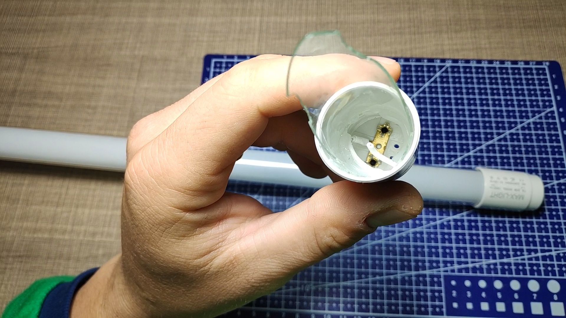 T8 Mains LED Light Teardown : 4 Steps - Instructables